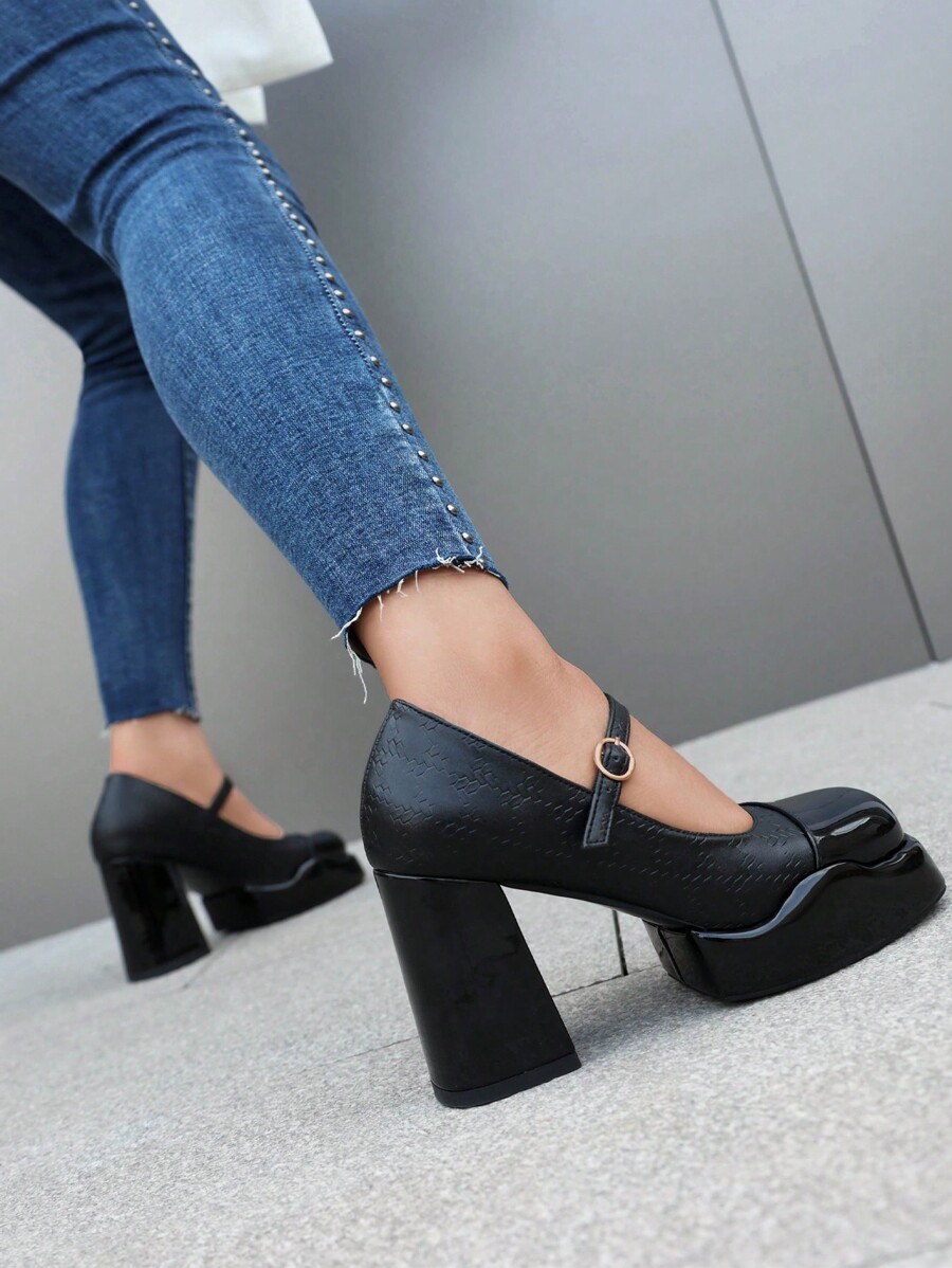 Elegant Mary Jane Pumps: Vintage Two-Tone Round Toe High Heels With ...