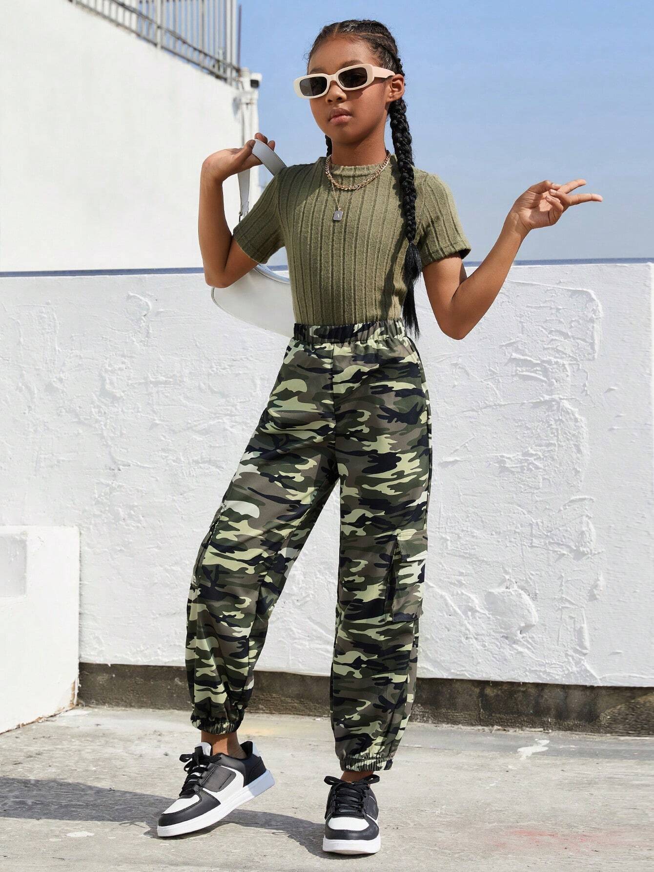 SHEIN Tween Girls' Monochrome Top & Camouflage Overalls Set | SHEIN USA