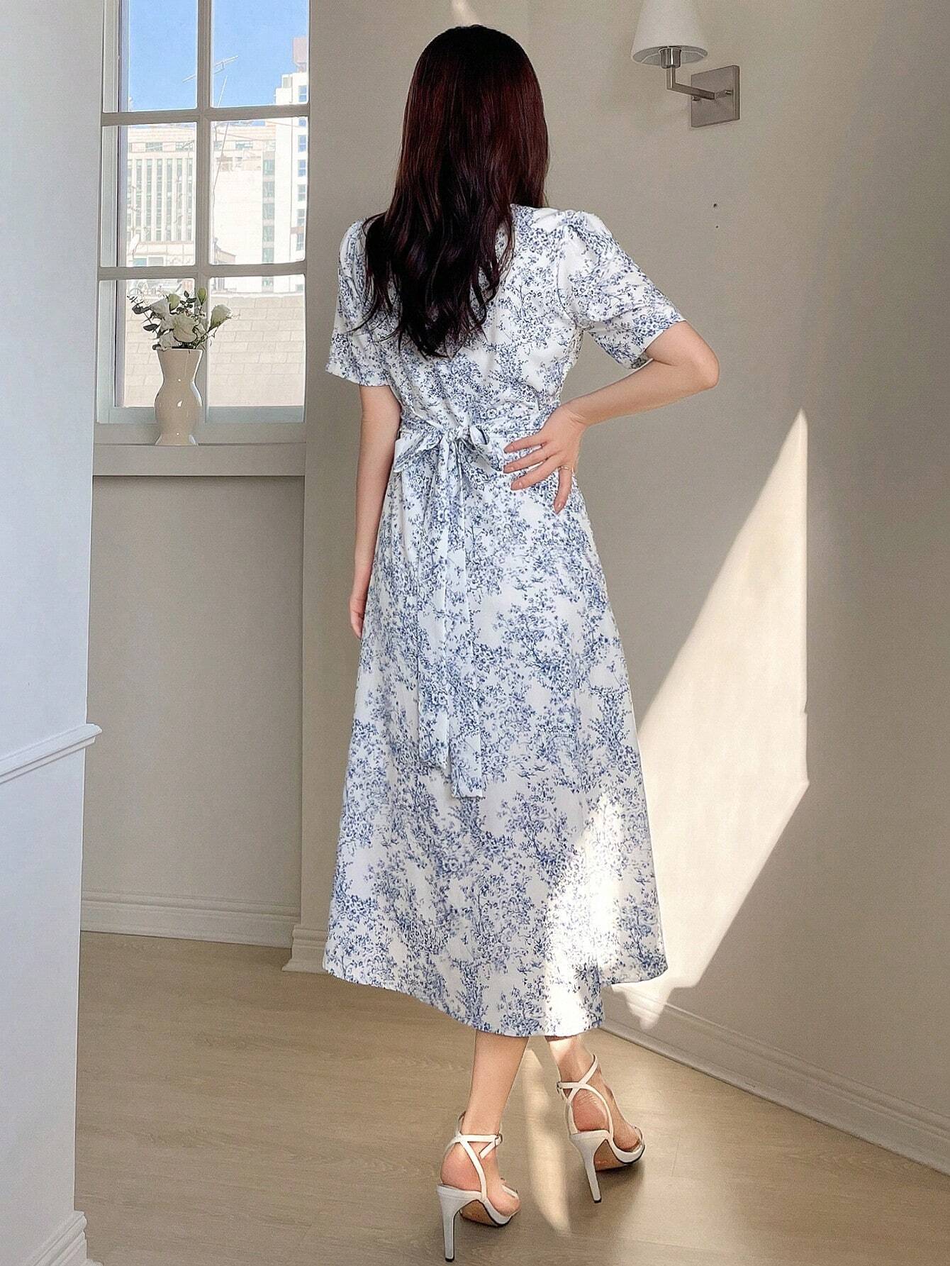 DAZY Women's V-Neck Short Sleeve Blue And White Ink Floral Print Drawstring Waist Dress | SHEIN ...