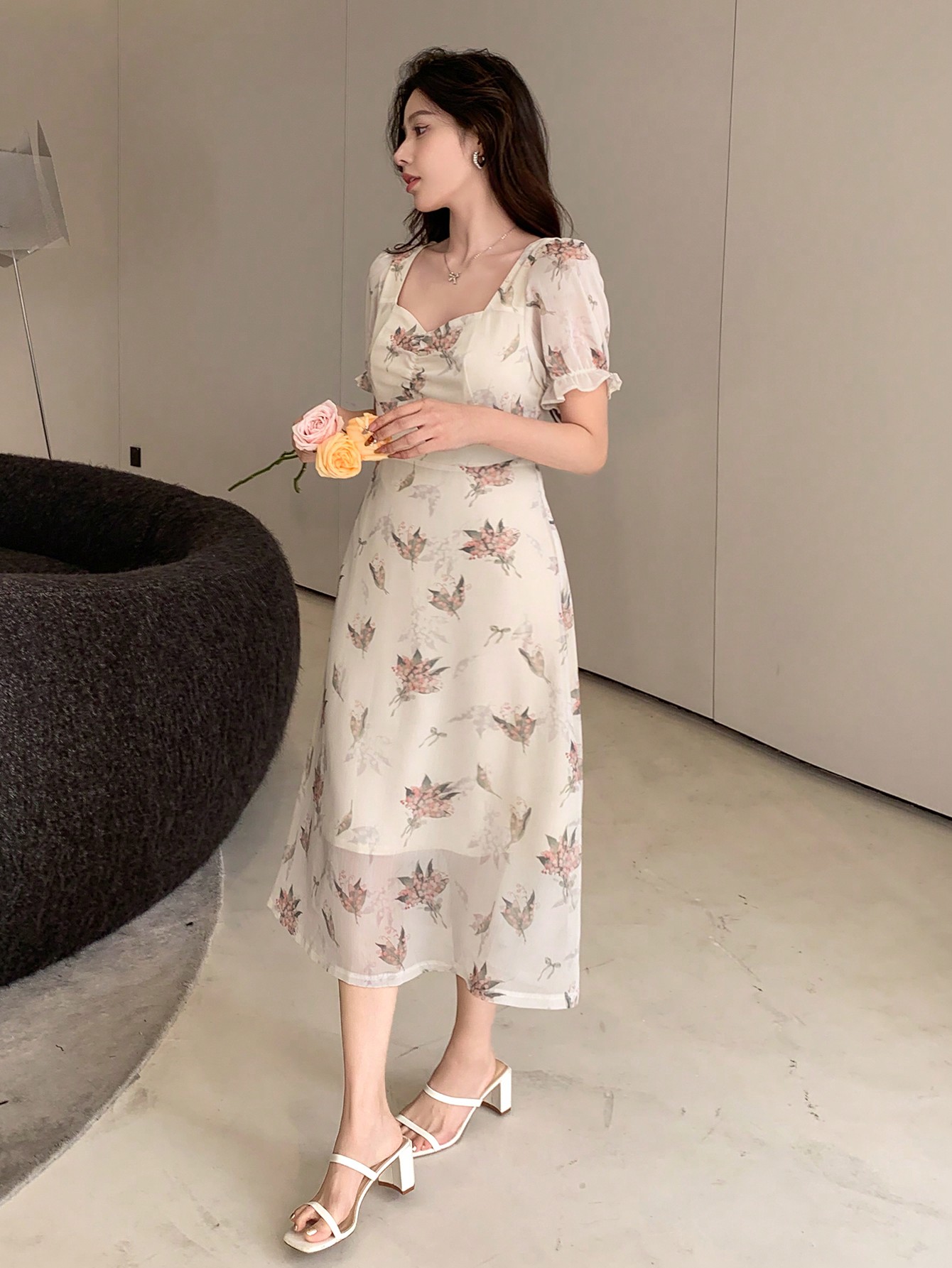 DAZY เดรส ดอกไม้ ลวดลาย ปลอกคอหัวใจ ปกเสื้อ ยาว สั้น พร้อม ชายพลีท แขน ...