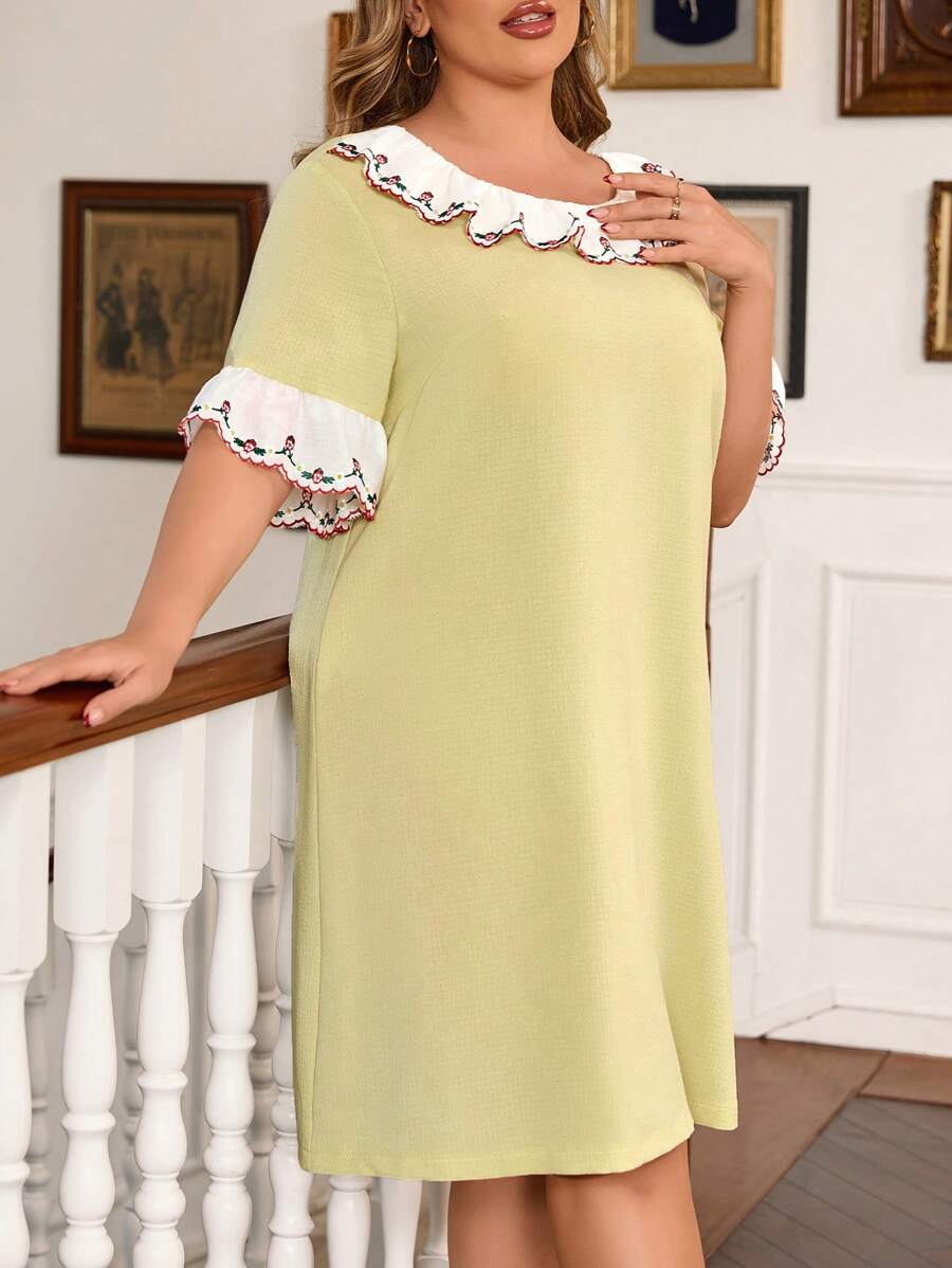 ثوب نوم للمرأة ذات الحجم الكبير بتطريز وتريم من الدانتيل | شي إن