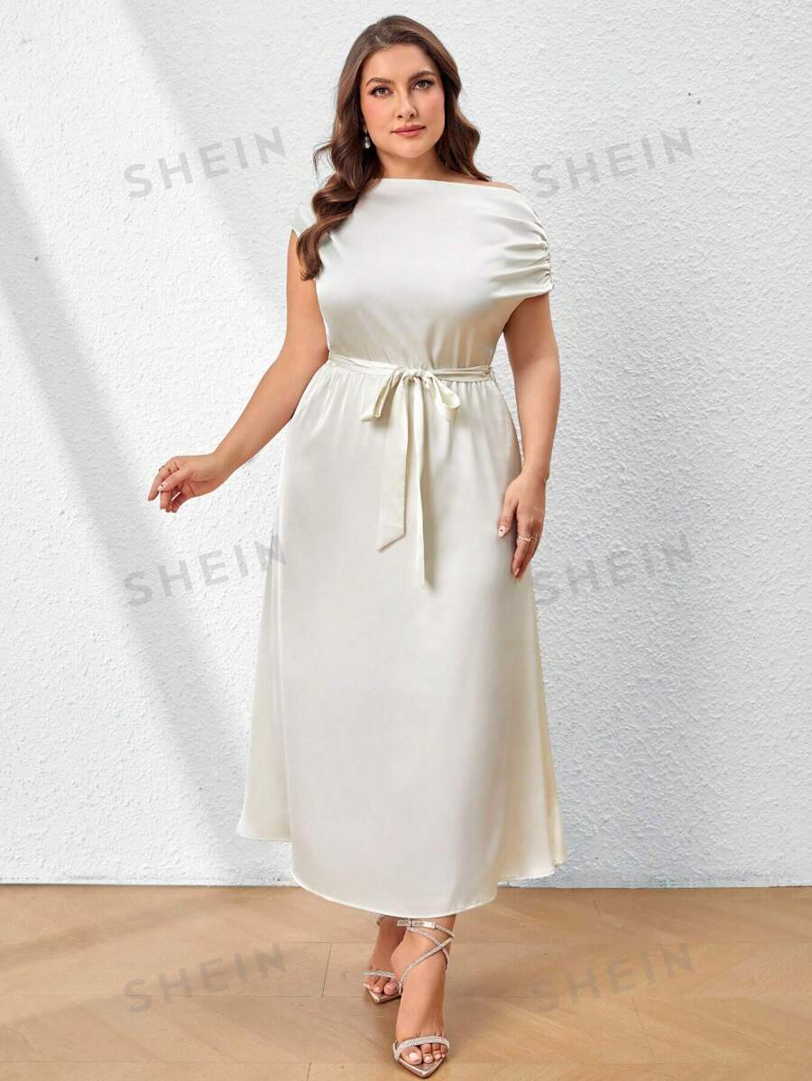 SHEIN Privé Robe asymétrique en satin élégante pour grandes tailles, parfaite pour la saison des ...