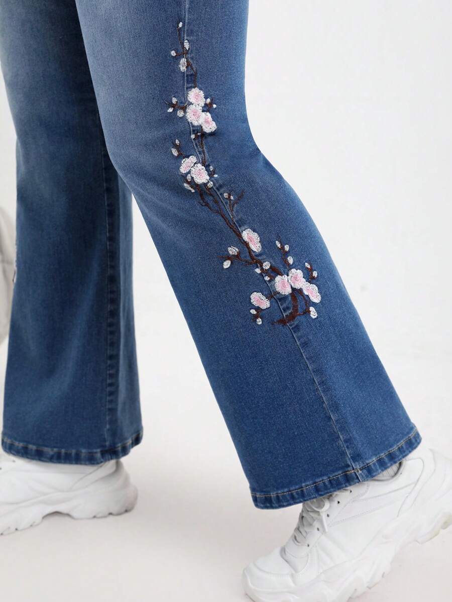 Plus Size Floral Embroidery Flared Jeans | SHEIN UK