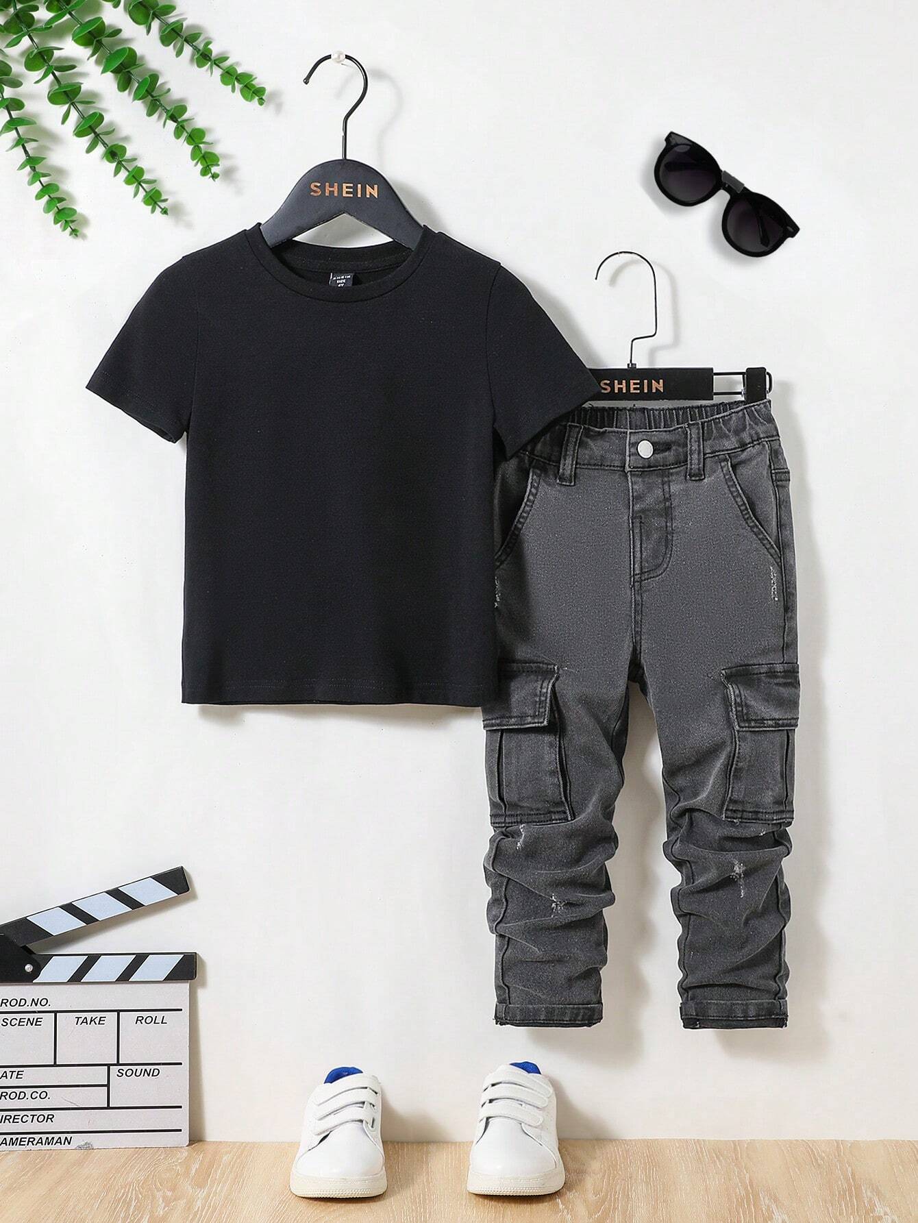 SHEIN Young Boy 2pcs/Set Black T-Shirt And Ripped Frayed Washed Skinny ...