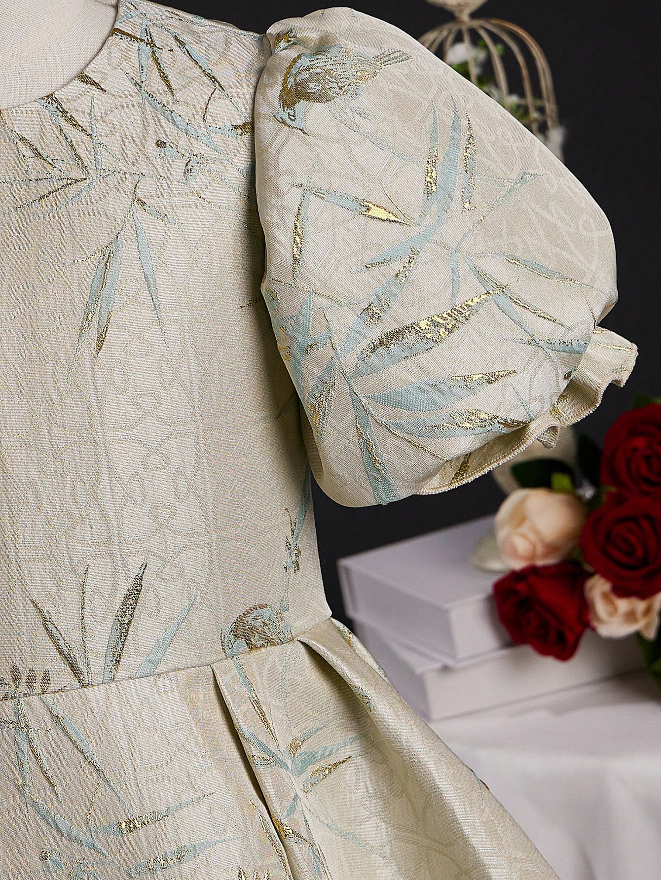 Tween Flicka Underbar Blommigt Tryckt Bal Klänning Med Puff & Guldfolie ...