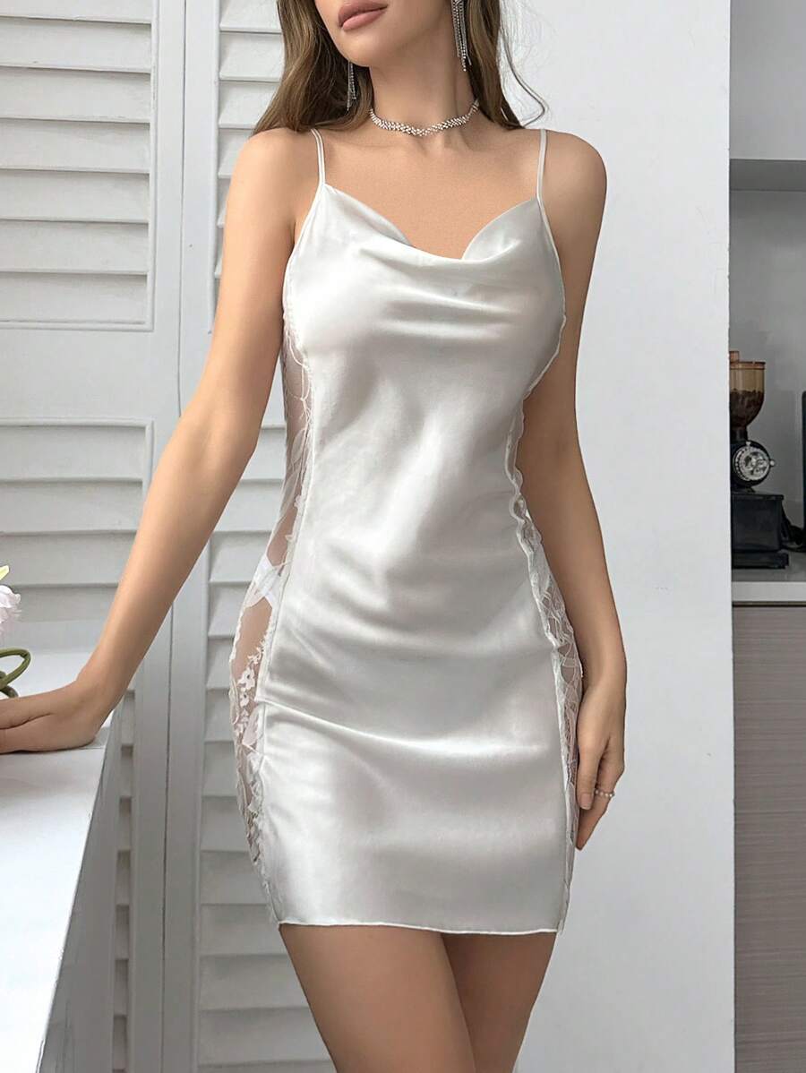 SilkySpell فستان نوم نسائي بطراز ستان بياقة على شكل حرف V وتصميم بتقنية ...