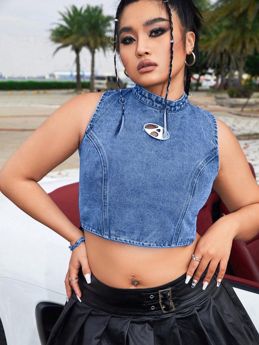 SHEIN ICON Plus Size Metal Letters Badge Denim Short Cropped Top Stand ...