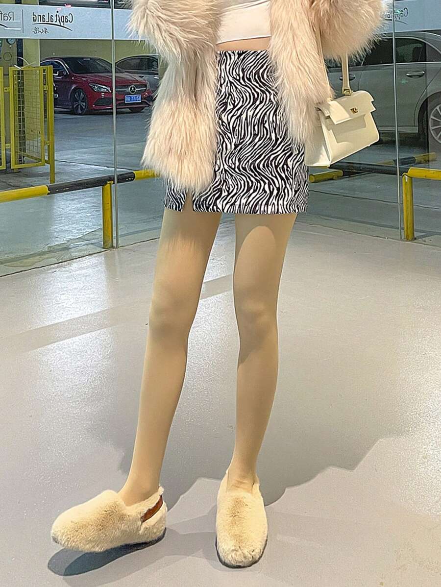 Frauen Hautfarbene Strumpfhose ist geeignet zum Kombinieren mit einem ...