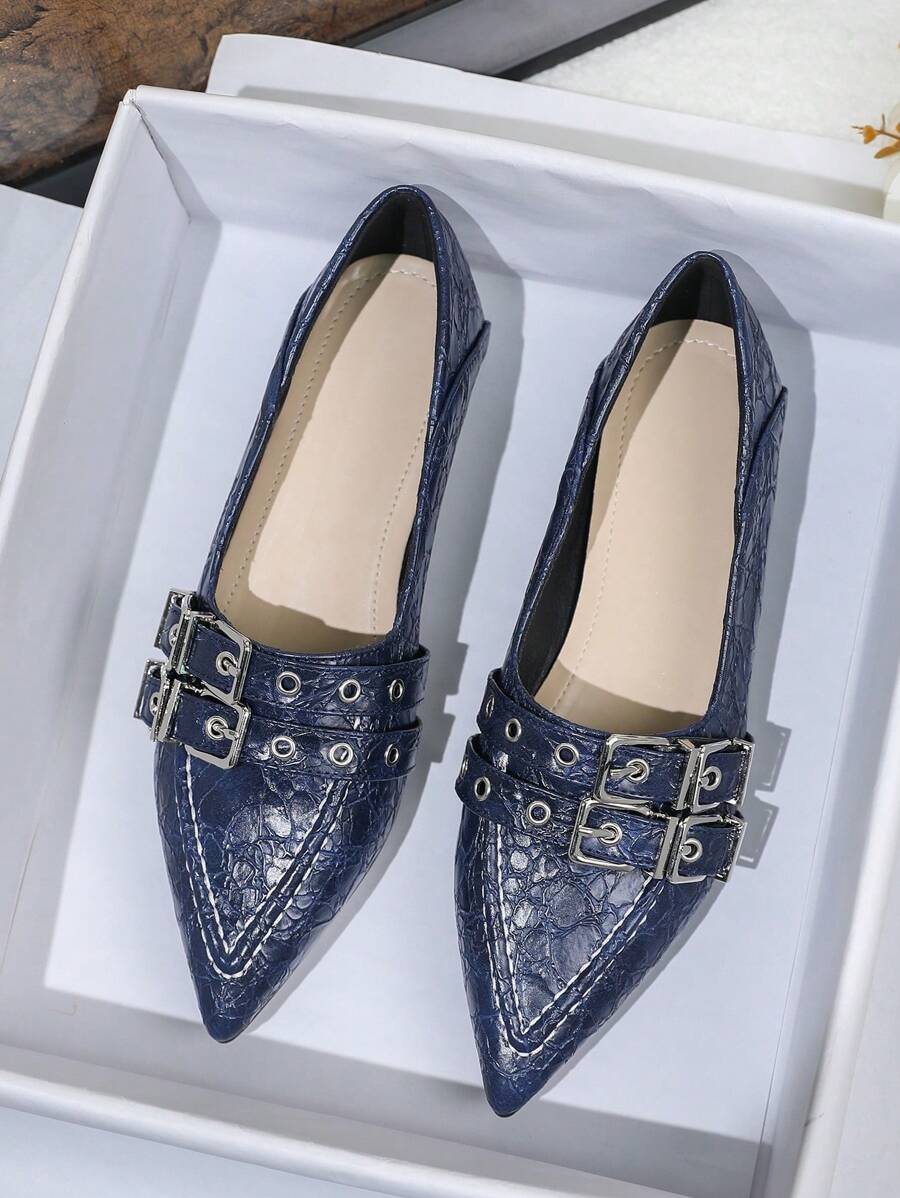 Frauen Schwarze Flache Schuhe mit spitzer Kappe und flachem Mund ...