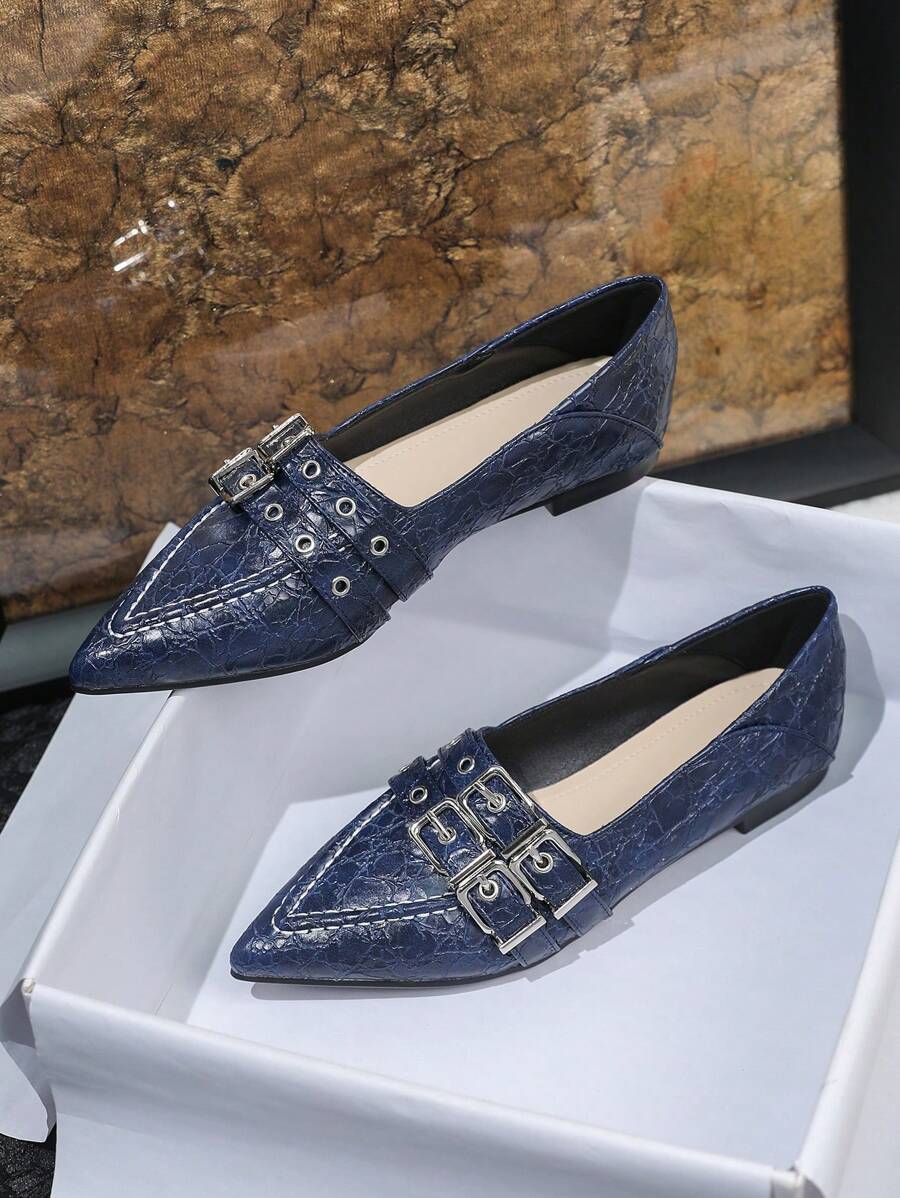 Frauen Schwarze Flache Schuhe mit spitzer Kappe und flachem Mund ...