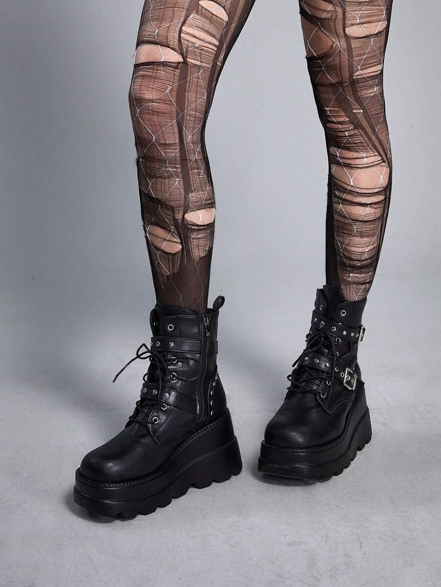 È questo il nuovo Goth Un paio di calze elastiche Y2K dal tema Dark ...