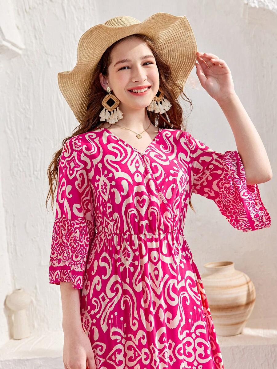 SHEIN Vestido rosa de decote em V estampado com bordas detalhadas para ...