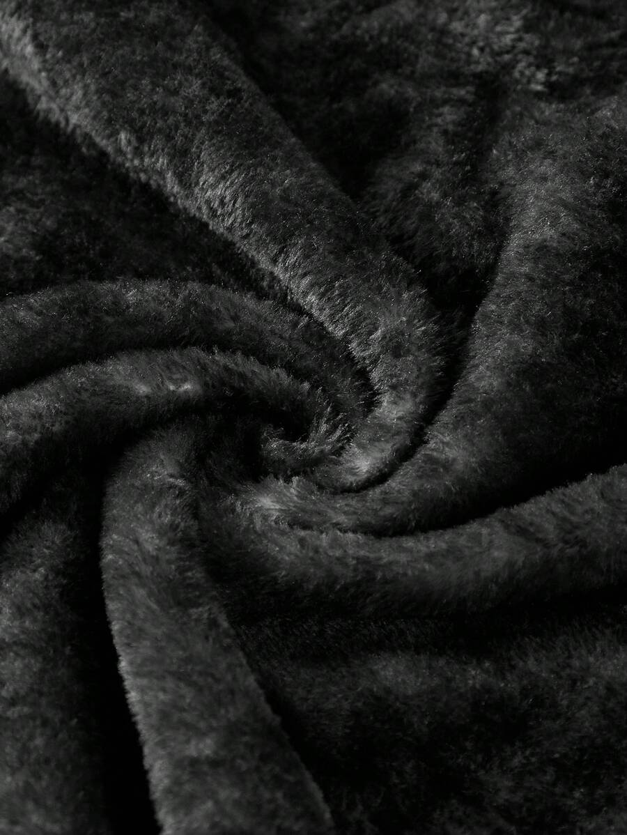 BATMAN X SHEIN Cartoon Bat Logo Black Blanket | SHEIN USA