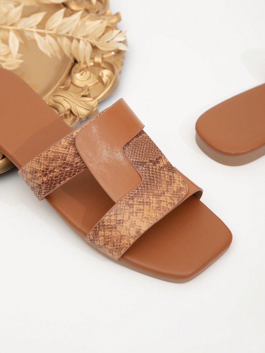 Sandálias Femininas Planas da Moda de 2024, Coloridas e Simples ...