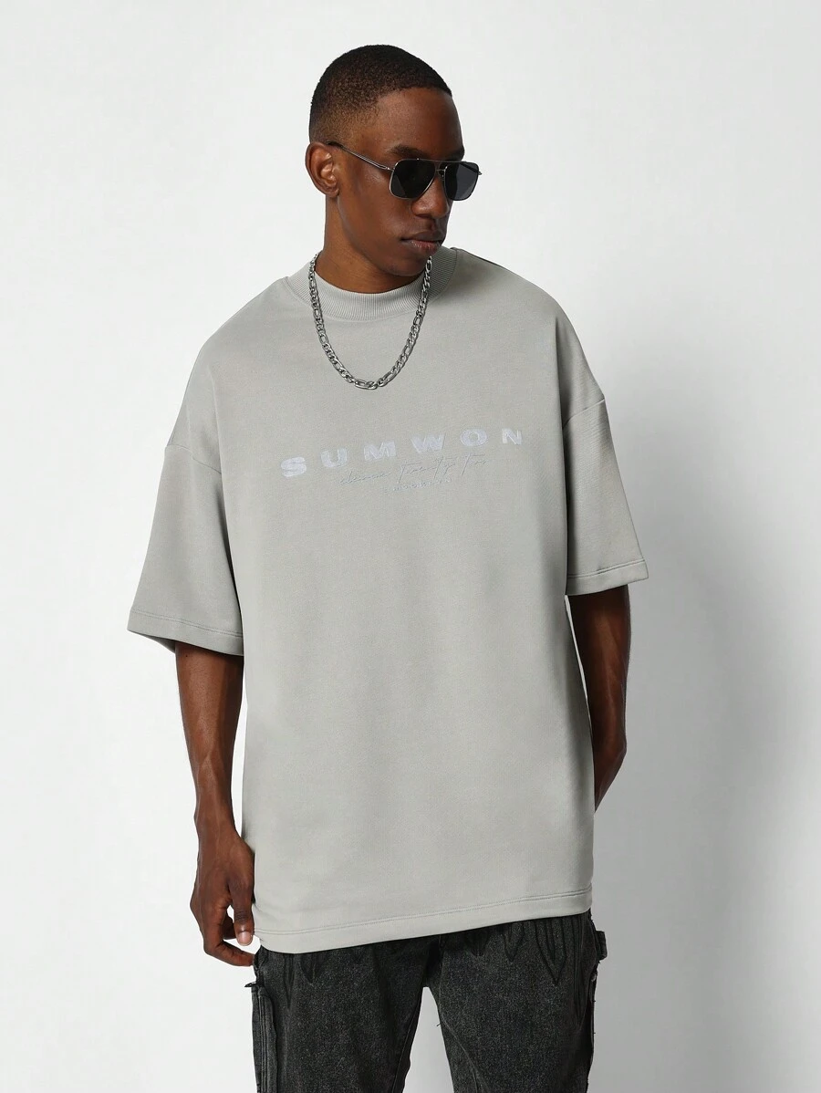 SUMWON Camiseta de cuello alto con gráfico en relieve en la parte ...