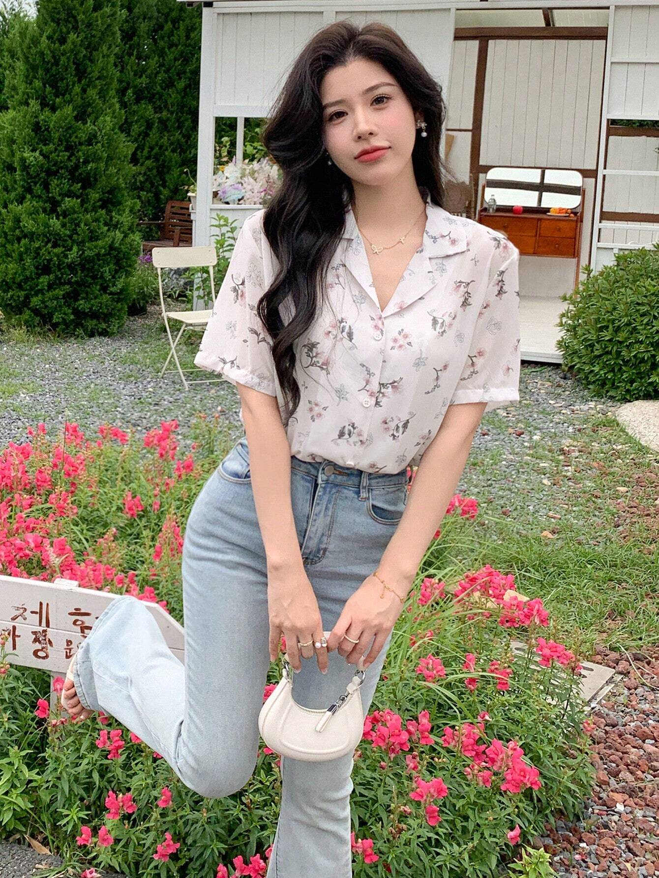 Dazy Designer Camisa floreada de manga corta y corte holgado para mujer ...