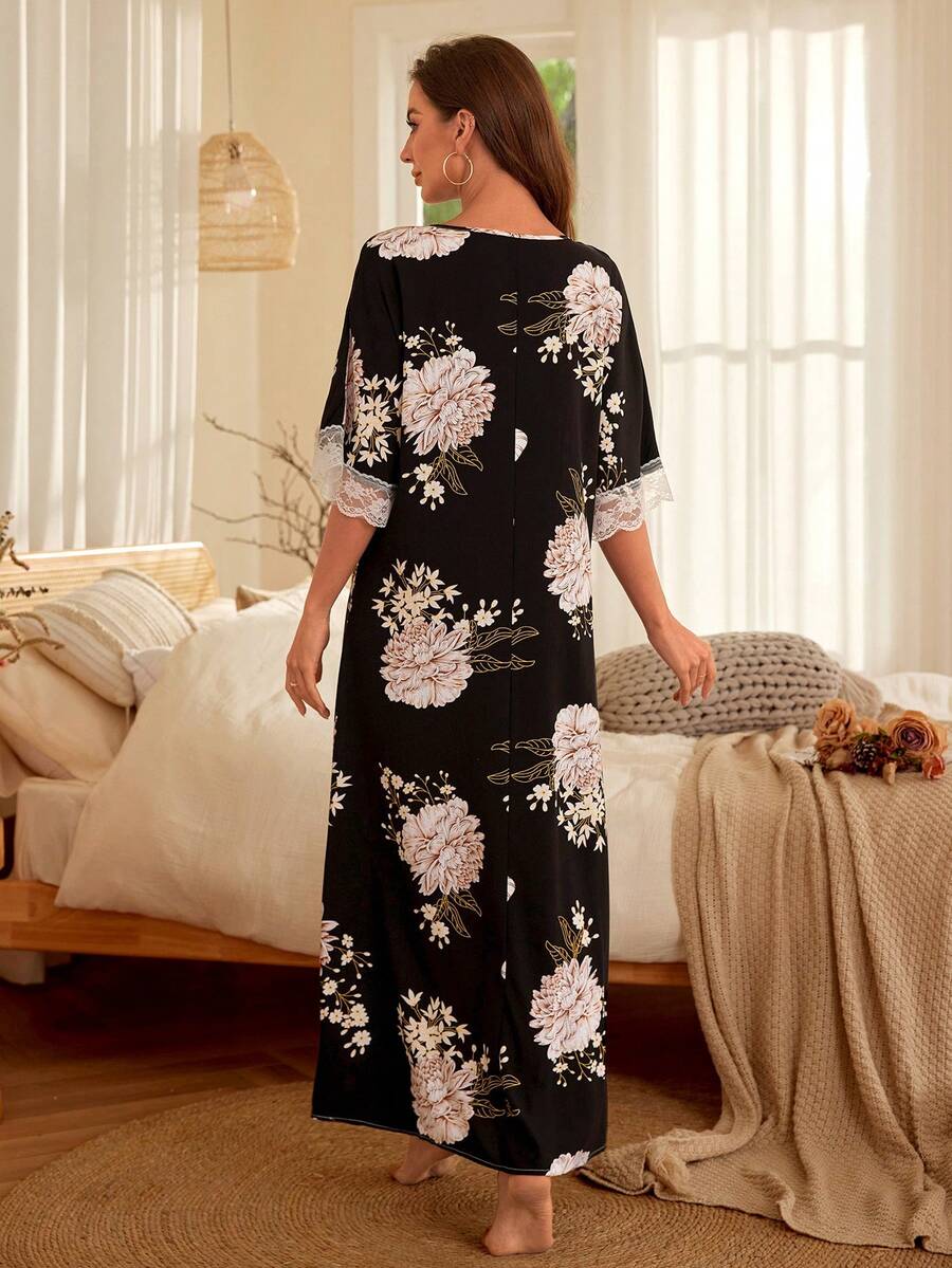 Serenescape فستان نوم طويل بأكمام خفافيش بطبعة زهرية مع تباين الدانتيل ...