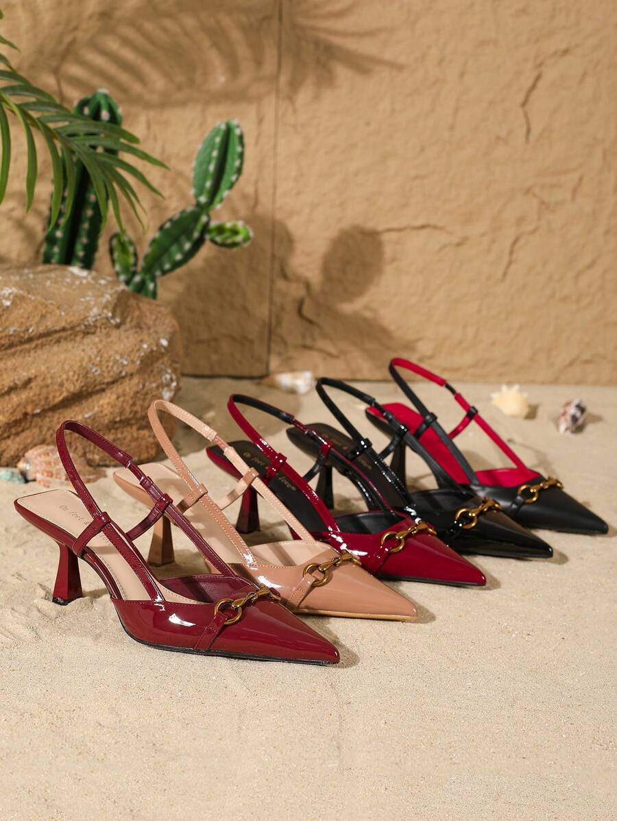 Tacones altos de moda con puntera puntiaguda, corte bajo y hebilla de ...