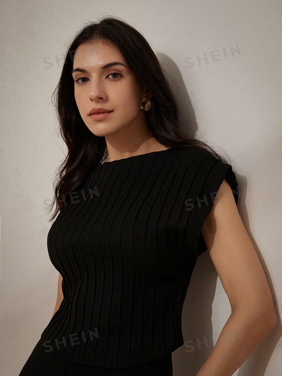 SHEIN BIZwear Fashionable Runway Style Commuting And Heavy Work Pressed Lady's Black Suit (Top ...