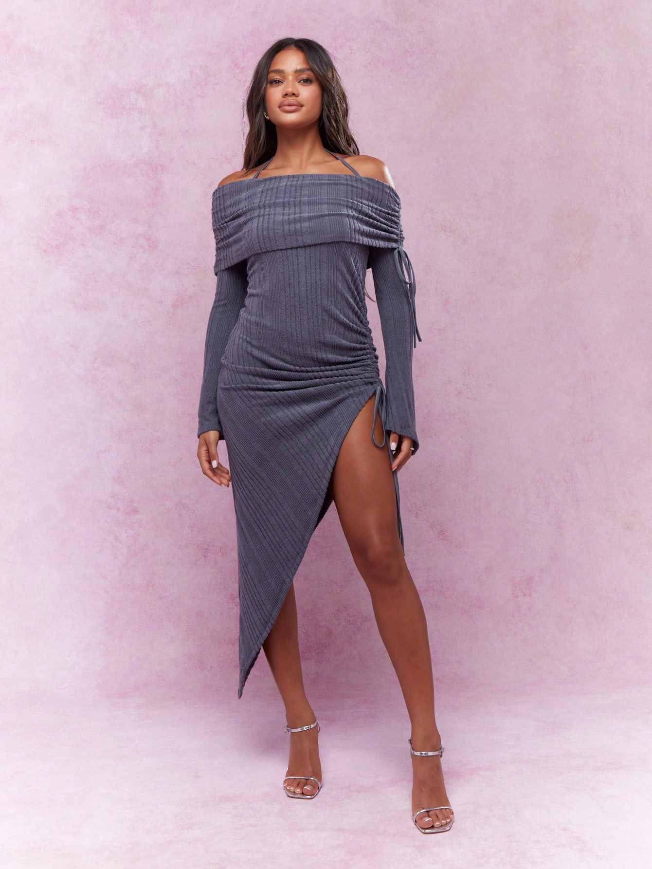 Halter Neck Ruched Asymmetric Hem Slit Dress｜MISSGUIDED