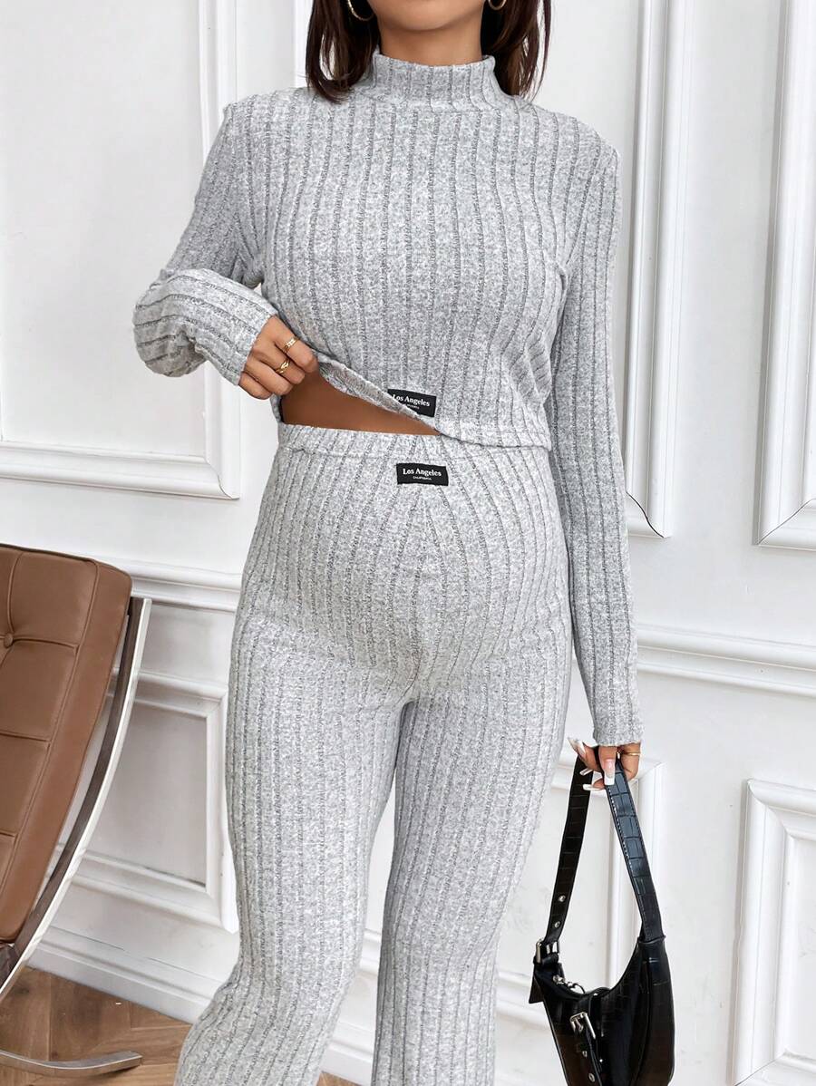 SHEIN Conjunto de 2 peças: Top Cropped de Gola Alta e Calça Flare ...