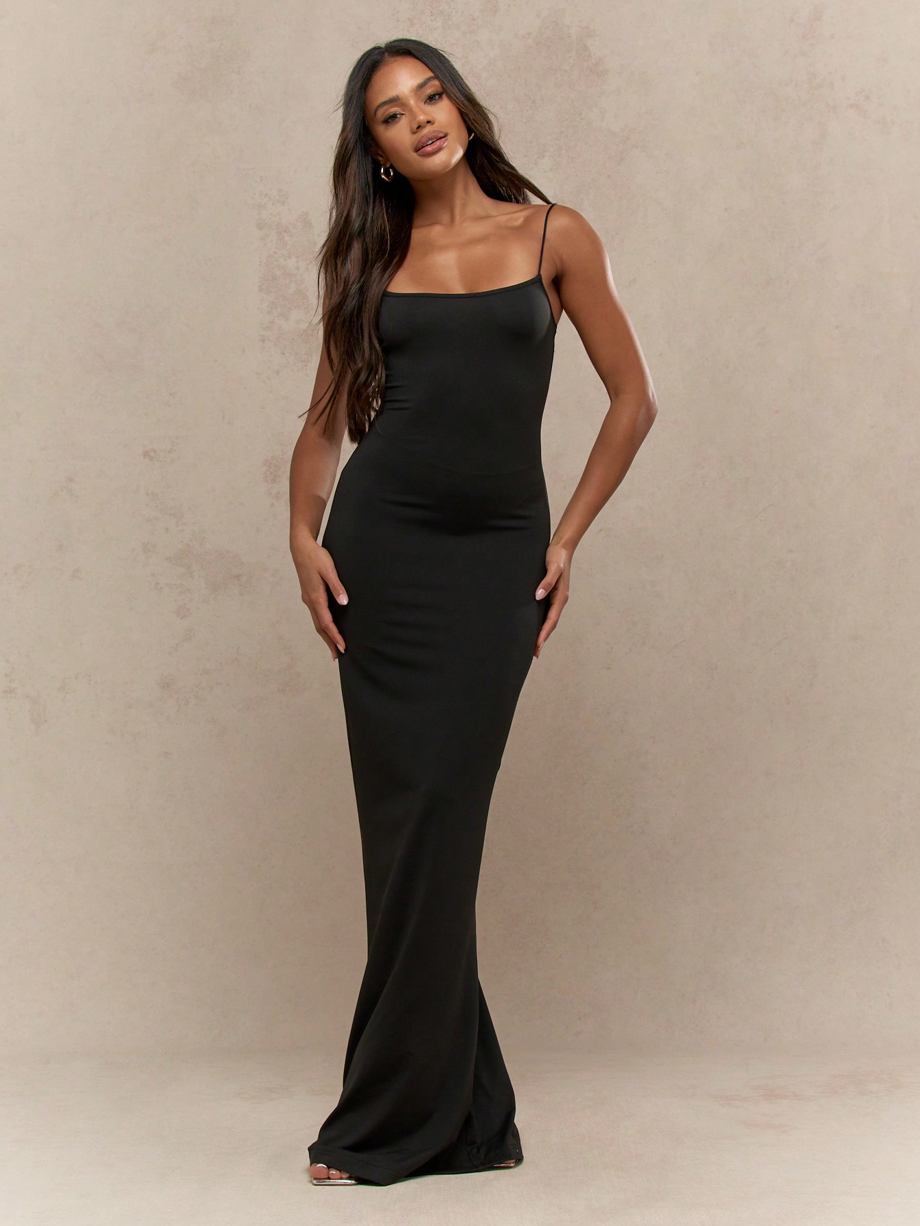 MISSGUIDED Straight Neck Cami Maxi Dress With Floor Length Design ...
