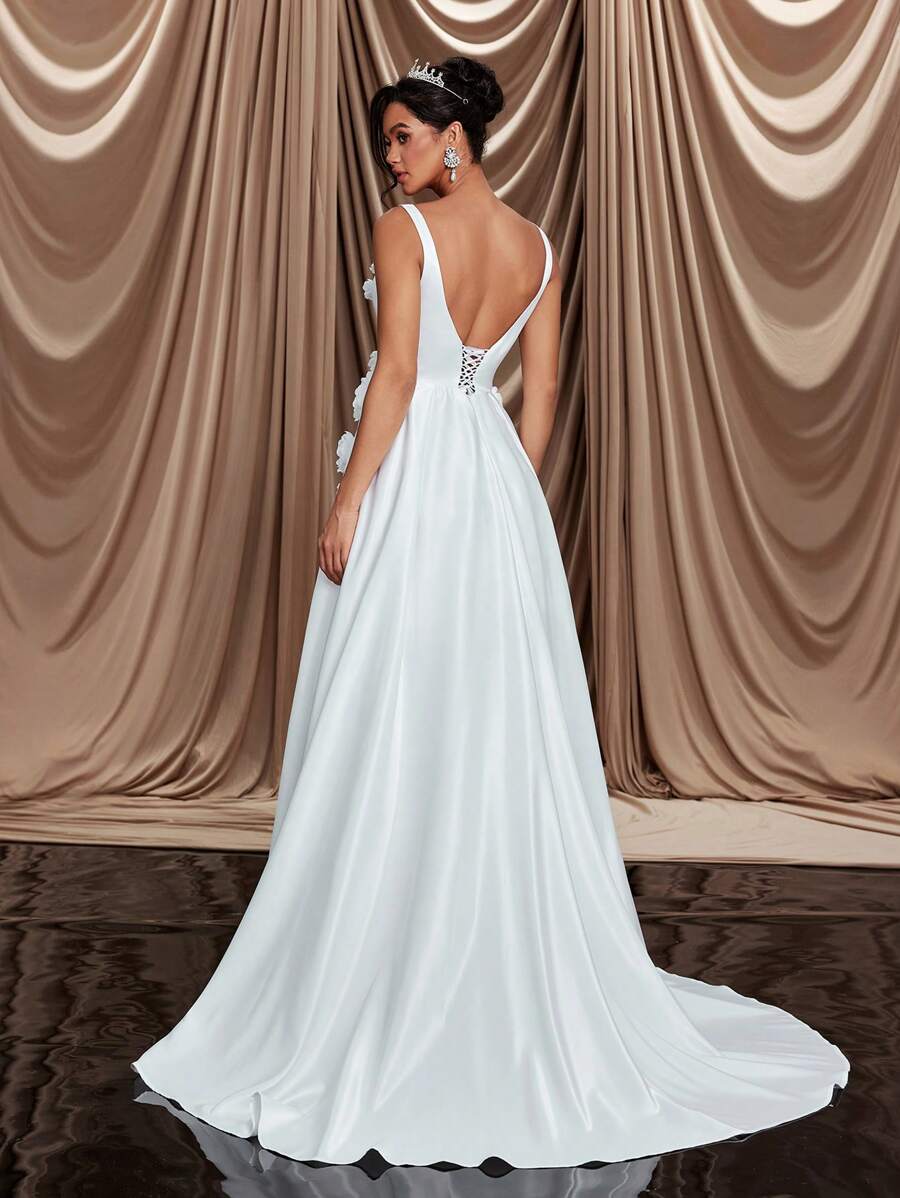 SHEIN Belle Élégante et luxueuse robe de mariée beige en satin avec un design floral 3D en forme ...