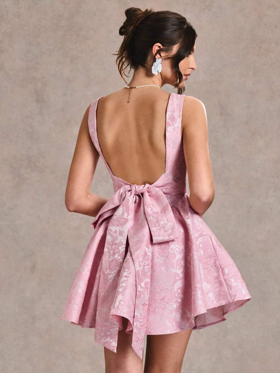 SHEIN BAE Vestido Saia Volumosa com Decote Aberto Traseiro Rosa com ...