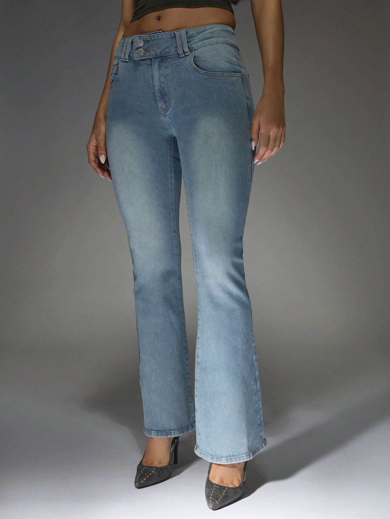 MISSGUIDED Faded Washed Flared Hem Jeans｜MISSGUIDED