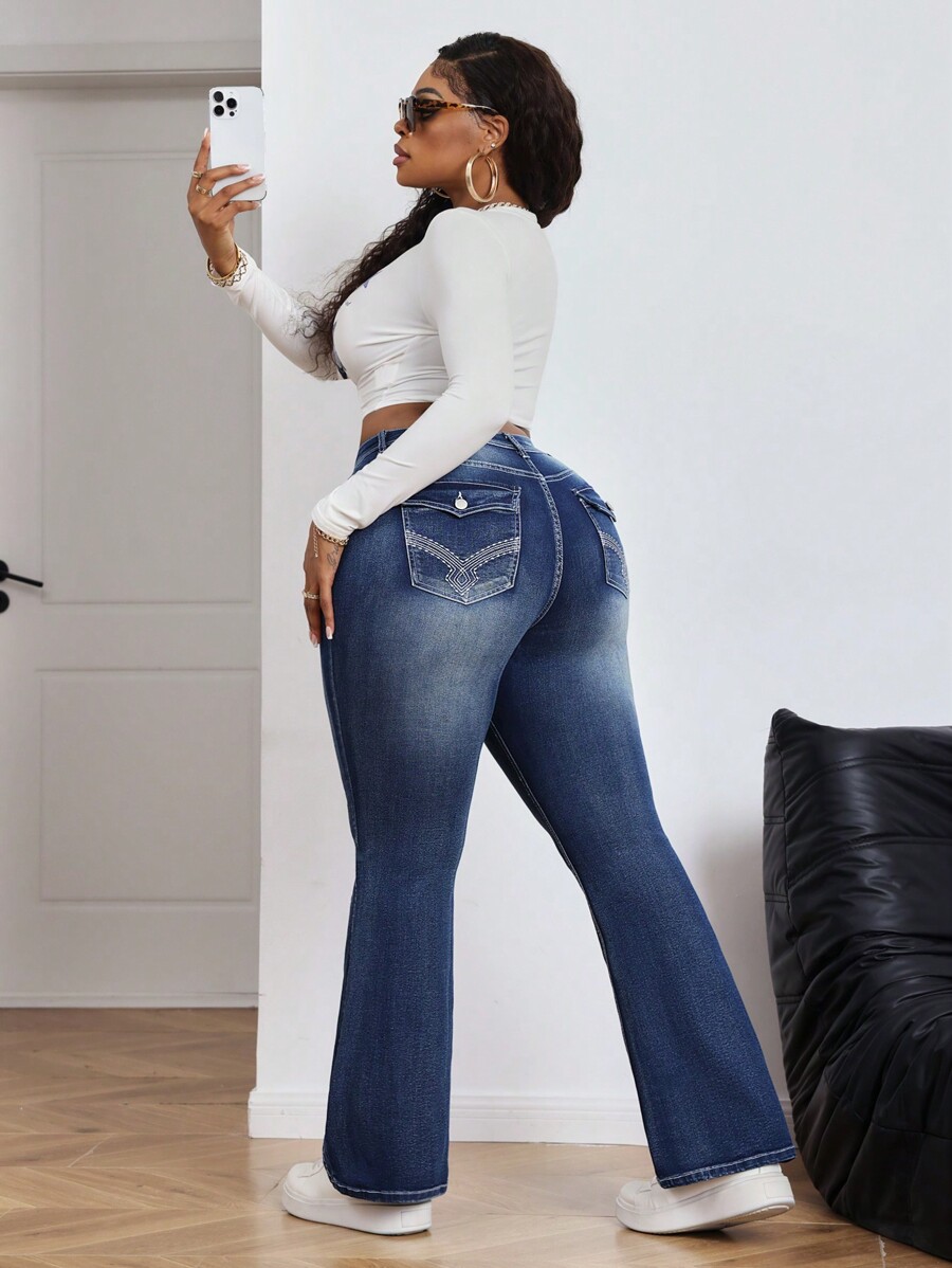 SHEIN EZwear Jeans acampanados de talle alto en denim azul desgastado, informales | Mode de ...