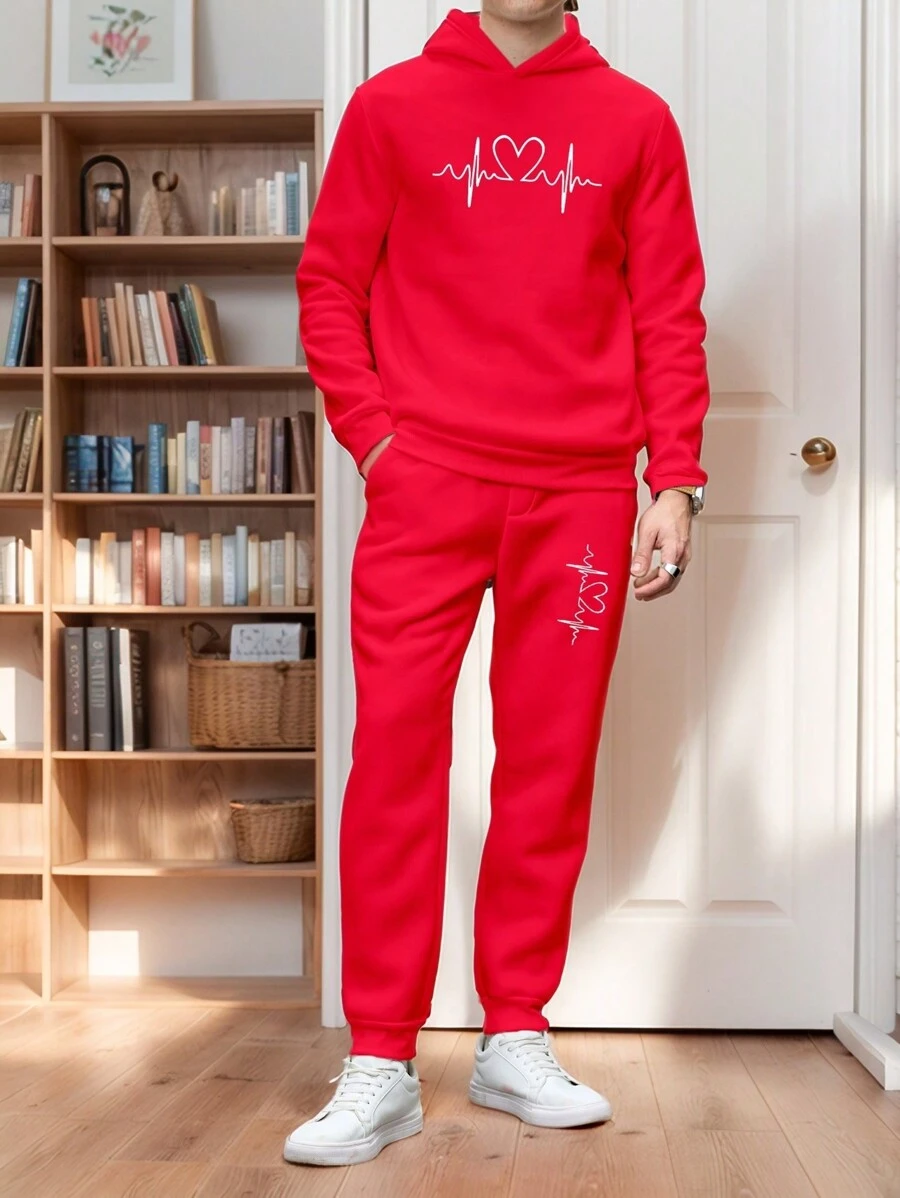Manfinity Homme ชุดเสื้อฮูดและกางเกงขายาวพิมพ์ลวดลายหัวใจแบบเรกูลาร์ฟิต ...