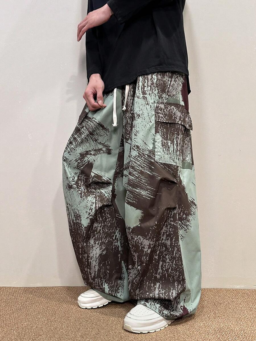Manfinity EMRG Pantalones cargo con estampado de camuflaje y pliegues laterales de streetwear ...