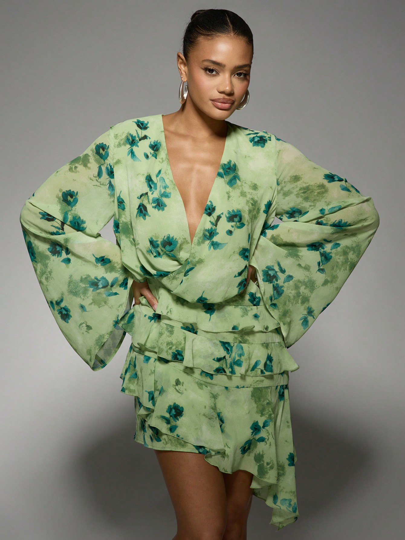 MISSGUIDED Bell Sleeve V-Neck Floral Print Mini Wrap Dress｜MISSGUIDED