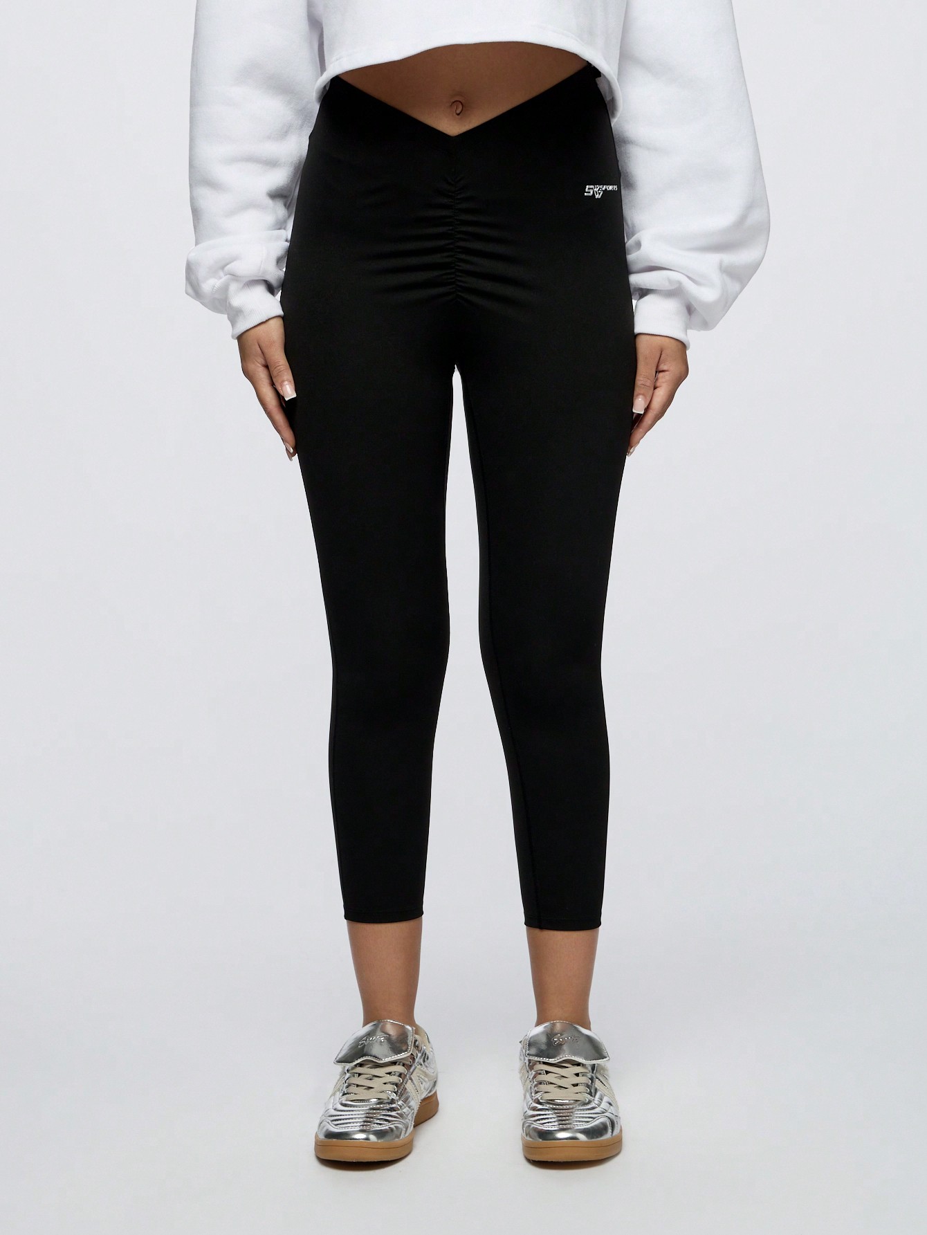 SUMWON WOMEN High-Performance Athletic Capri Leggings Ruched V-Waist ...