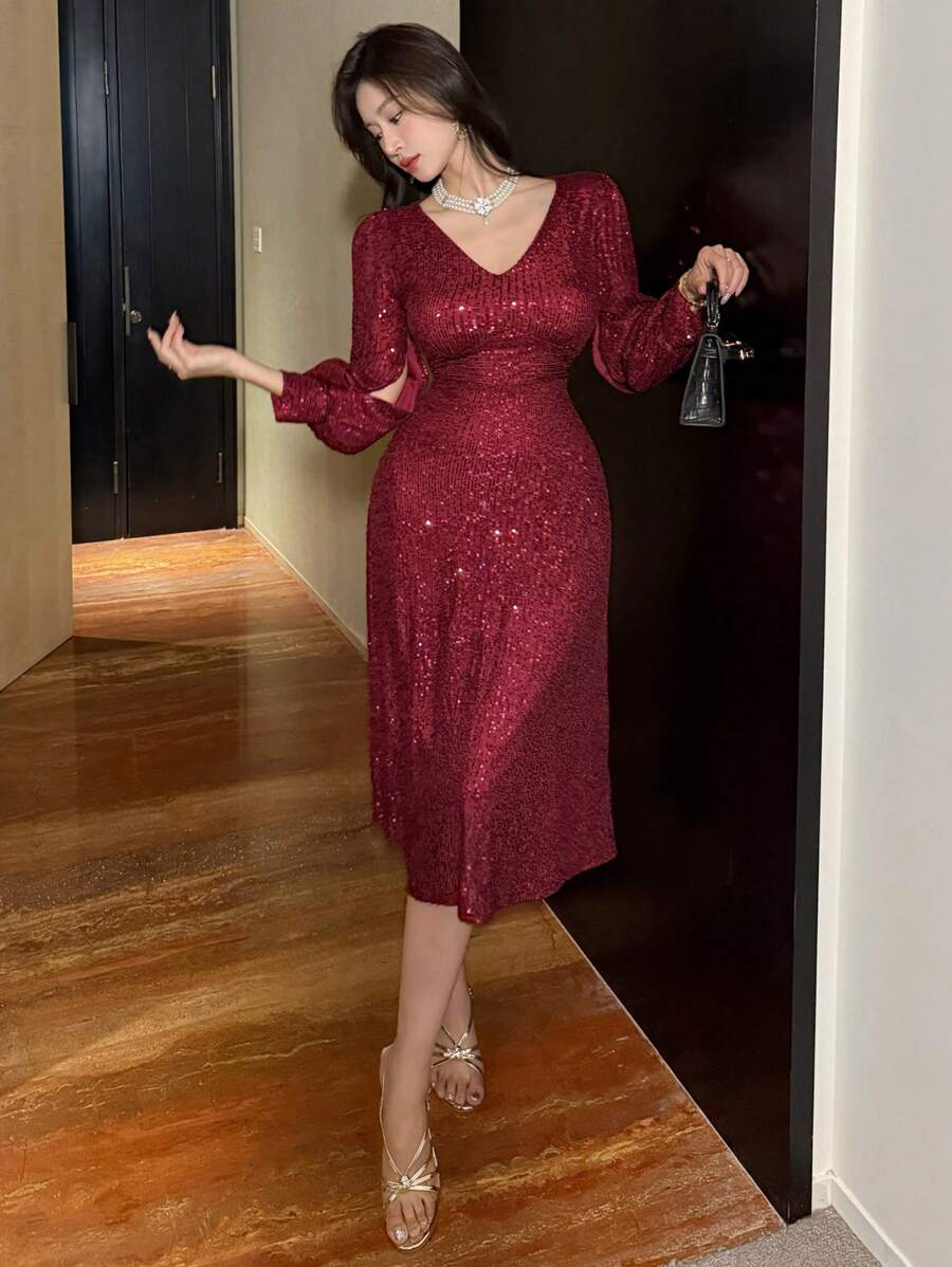DAZY Encore Bright Red Solid V-Neck Sequin Long Sleeve Mid-Length Dress ...