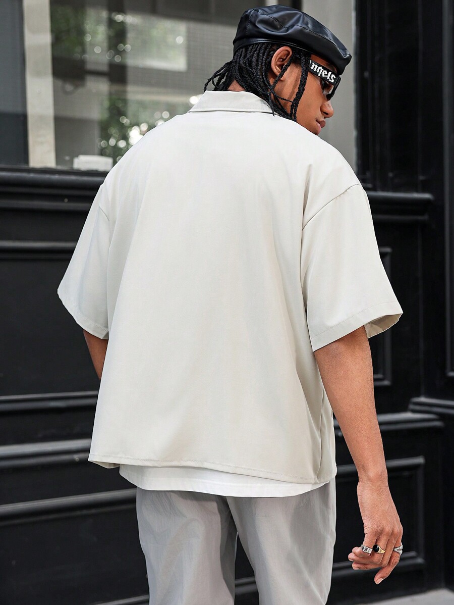 Manfinity Streetrush เสื้อเชิ้ตแขนสั้นแบบติดกระดุงาบ่าย ง่ายๆ มีกระเป๋า ...