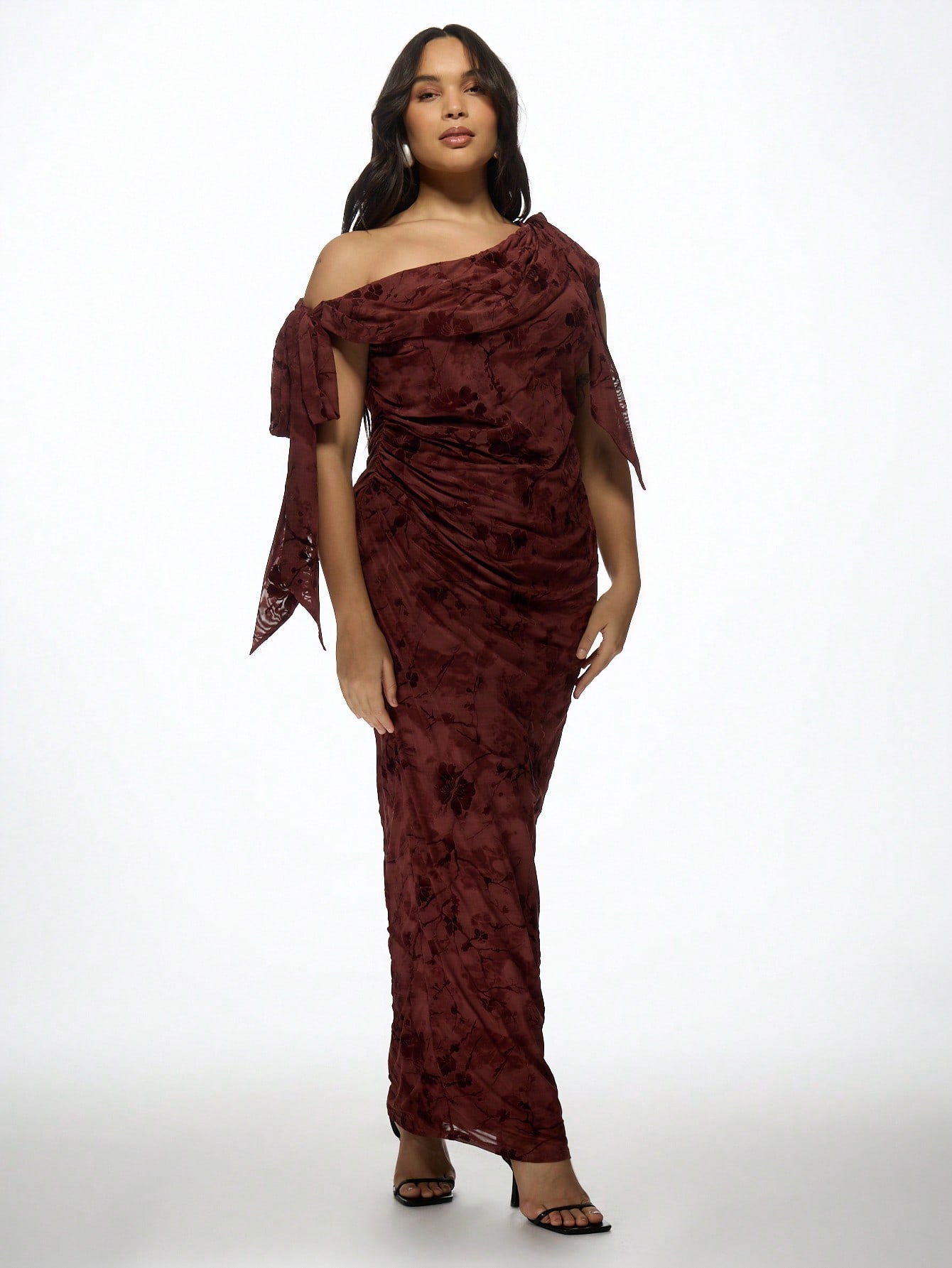 MISSGUIDED PLUS Elegant One-Shoulder Velvet Ruched Maxi Plus Size ...