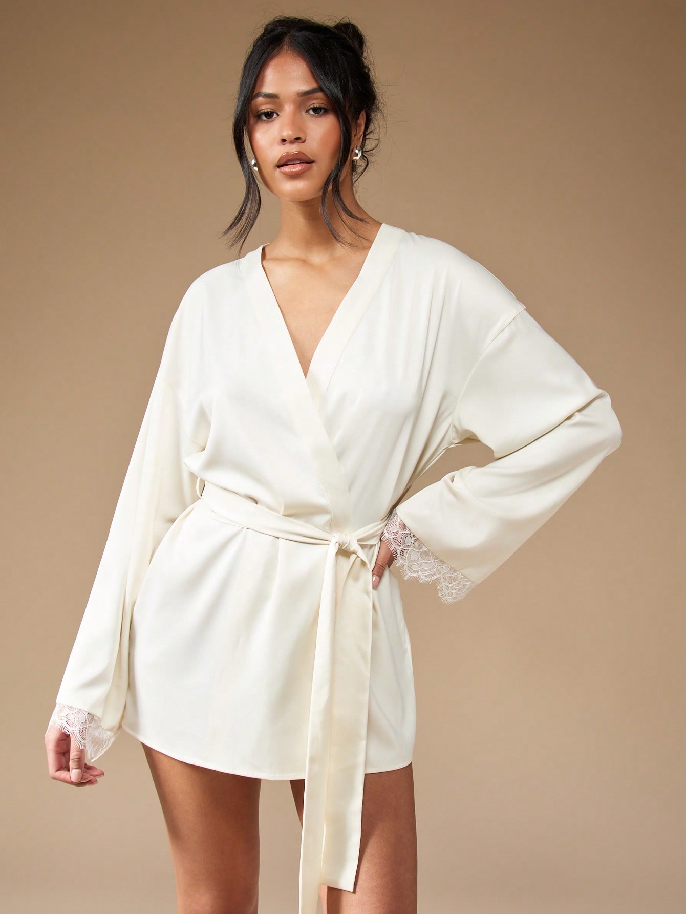 Diamante Embellished Lace Trim Kimono Style Robe｜MISSGUIDED