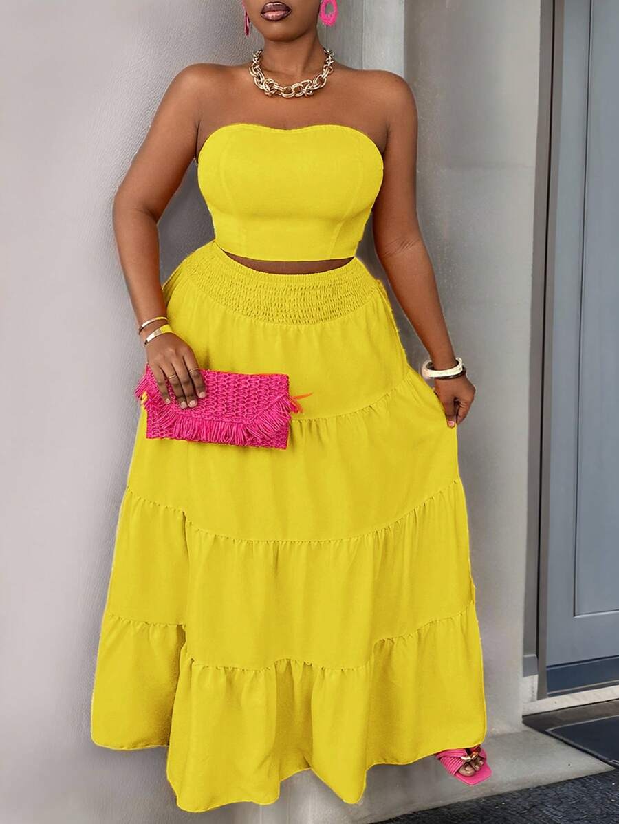 Slaydiva Plus Size Women Holiday Solid Tube Top And Tiered Pleated Skirt 2 Pieces Set | SHEIN UK