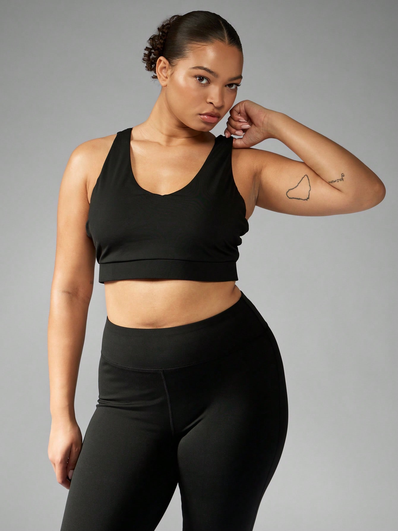 MISSGUIDED PLUS Halter Neck Cross Back Sports Bra｜MISSGUIDED