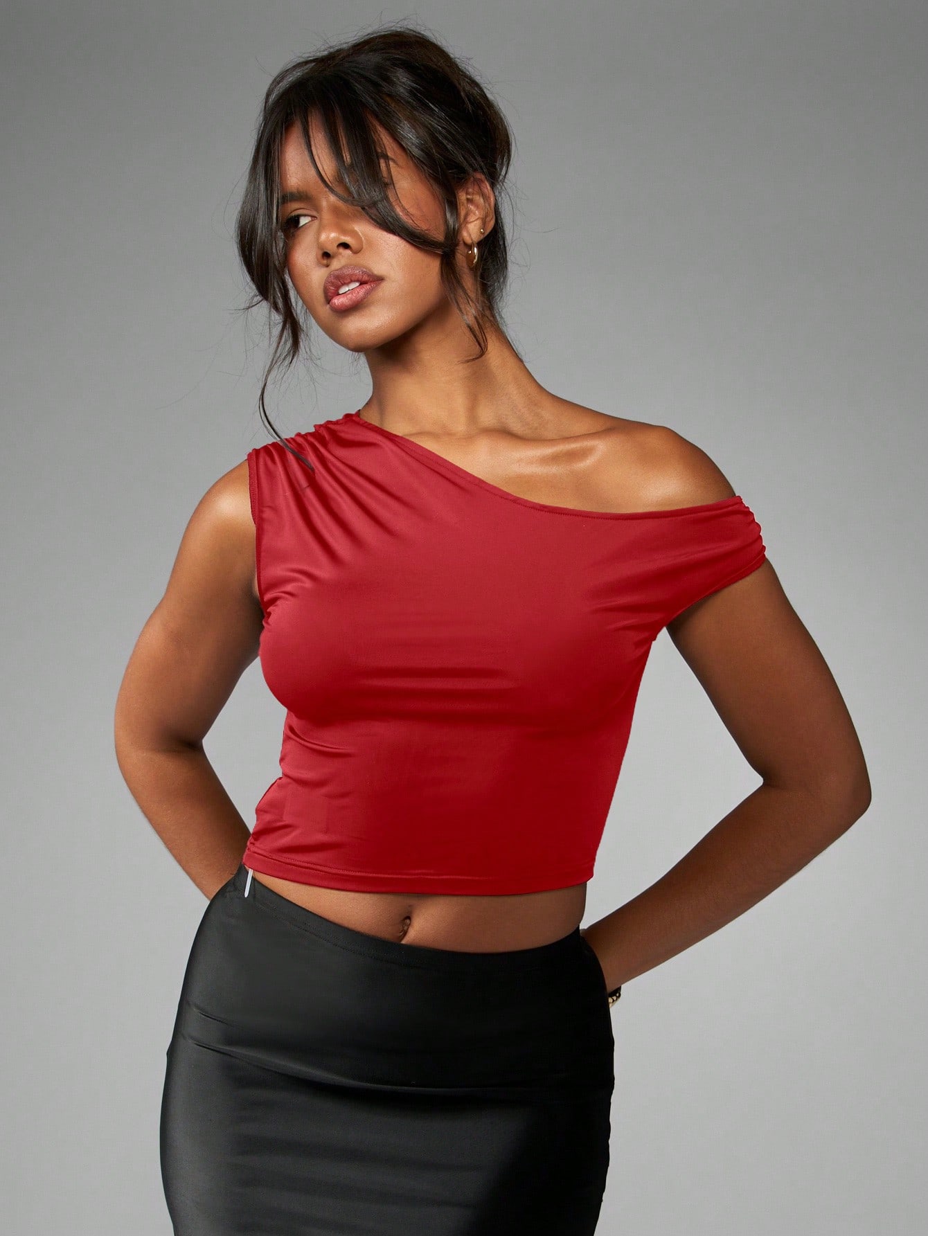 MISSGUIDED Women Tops Form-Fitting Asymmetric Off Shoulder Crop Top ...