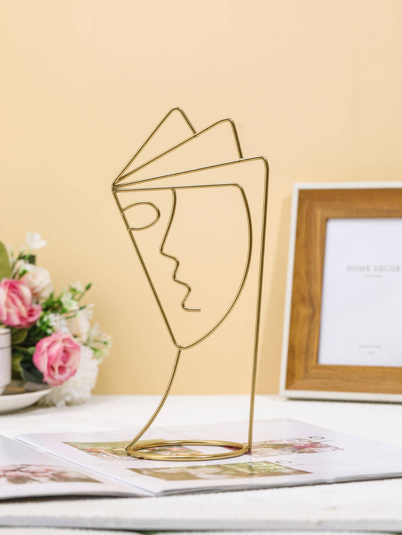 1pc Iron Decoration Craft, Modern Figure Design Decoration Object For Home