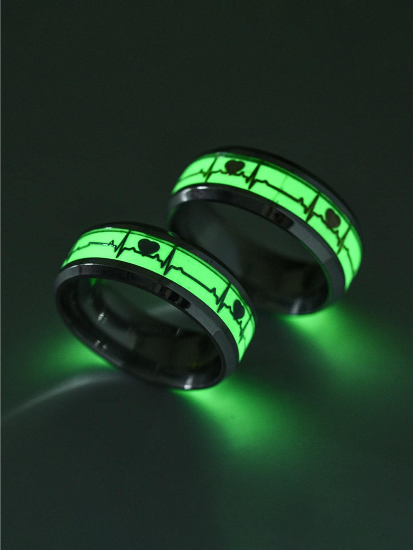 1pc Heart Detail Glow In The Dark Ring | SHEIN UK
