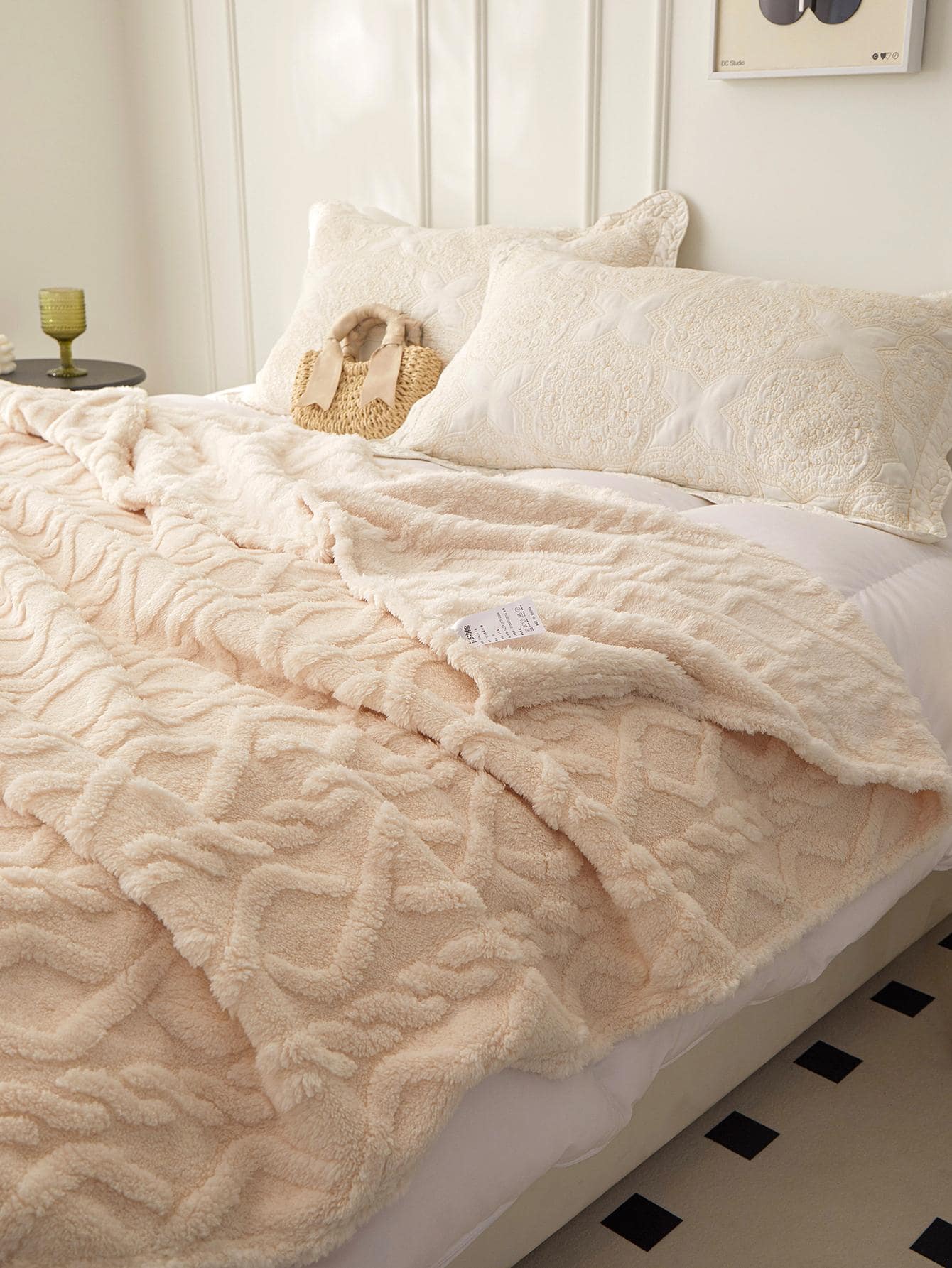 1pc Geometric Tufted Blanket, Simple Plain Color Jacquard Design ...