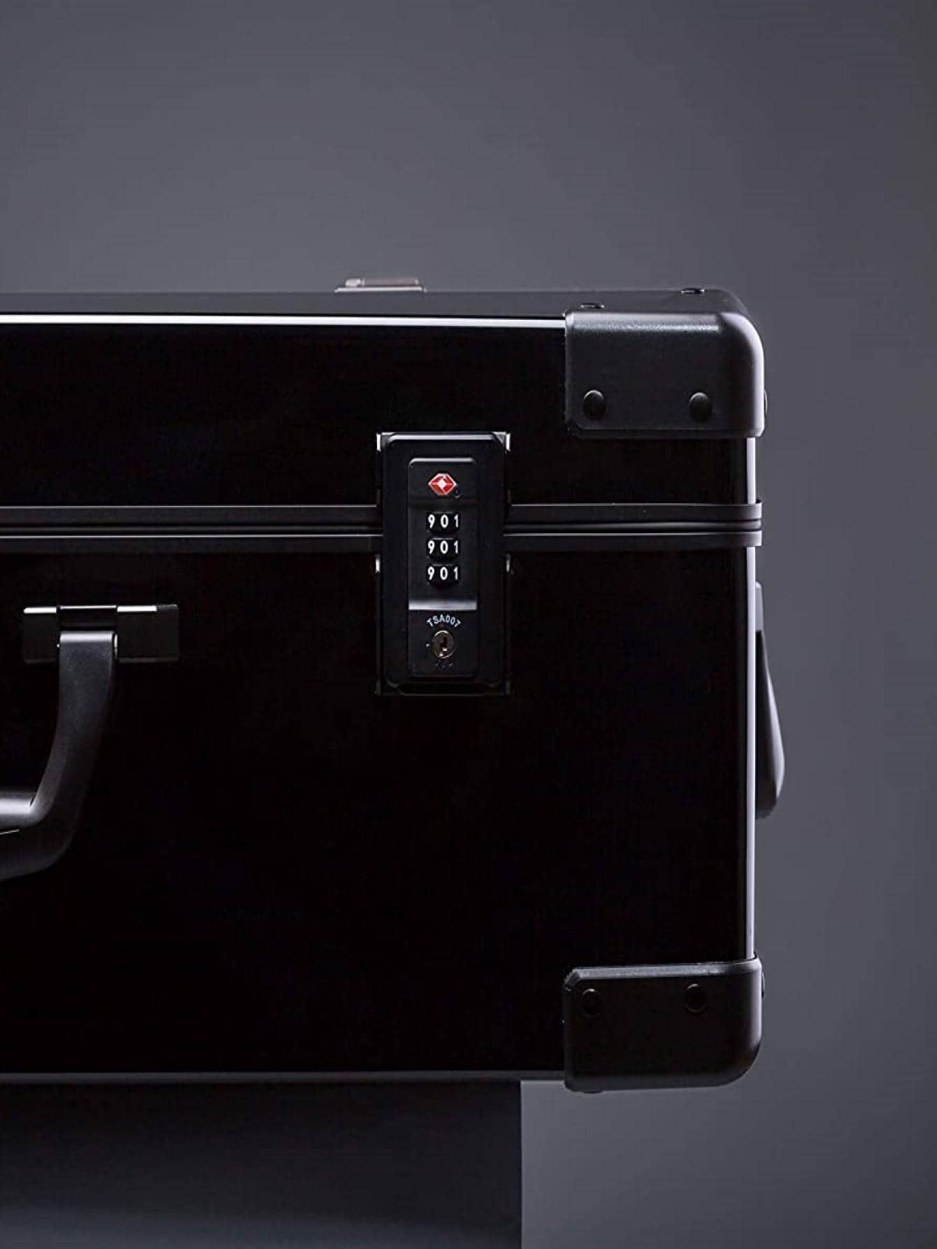 Andiamo Classico Suitcase with Built-in TSA Lock - Zipperless 20 Inch ...