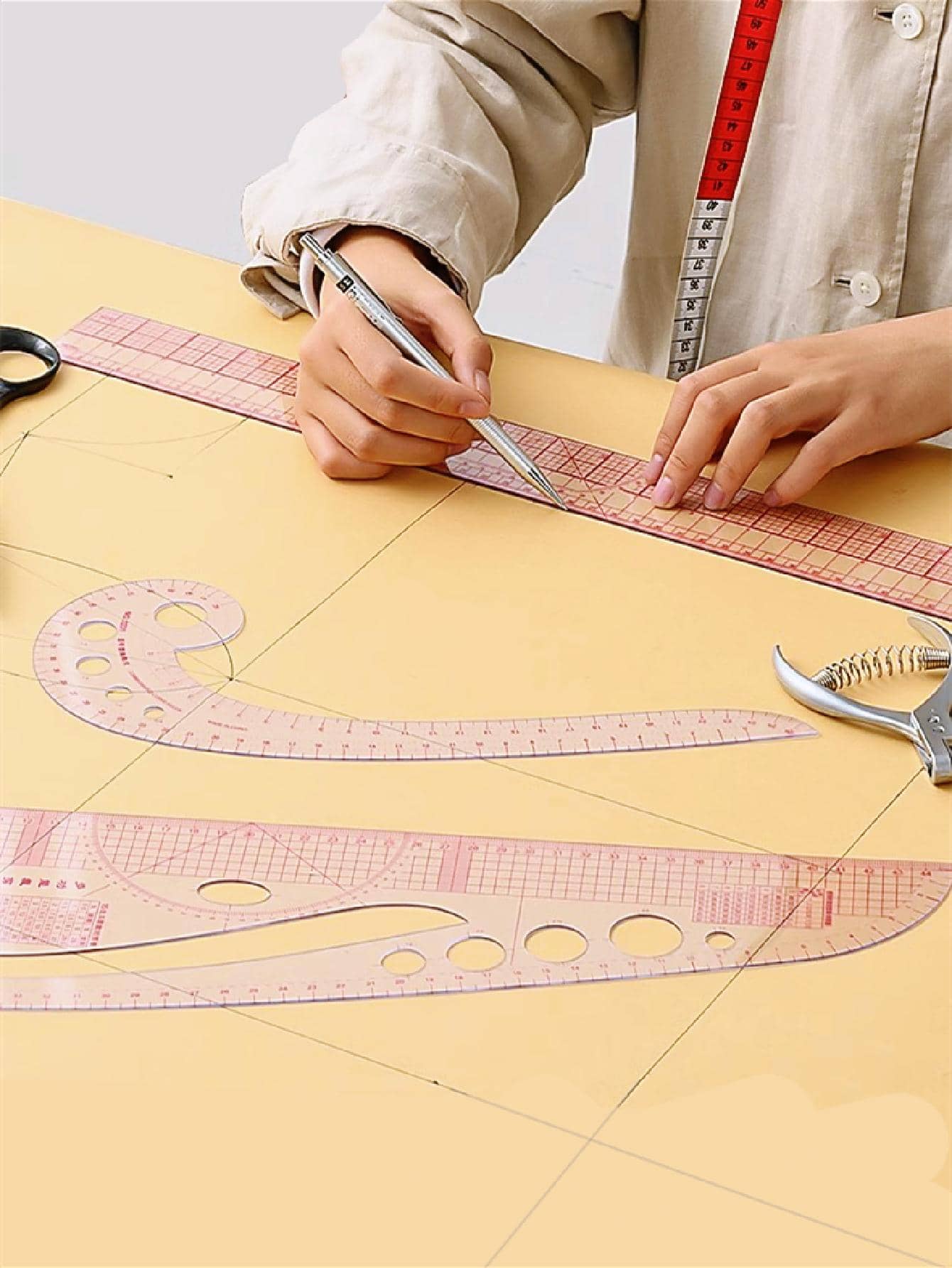 1 set Regla de plástico de coser