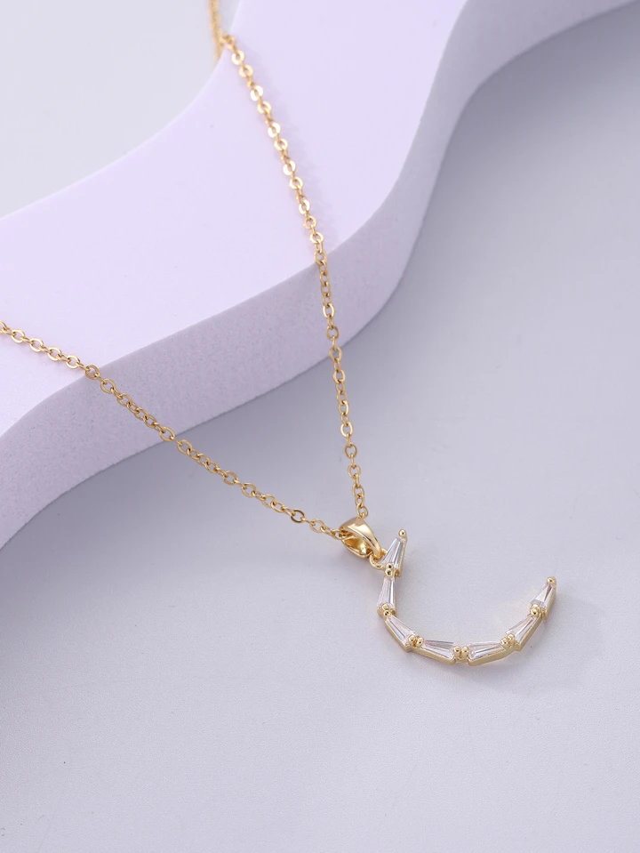 C Shaped Gold Chain Cool