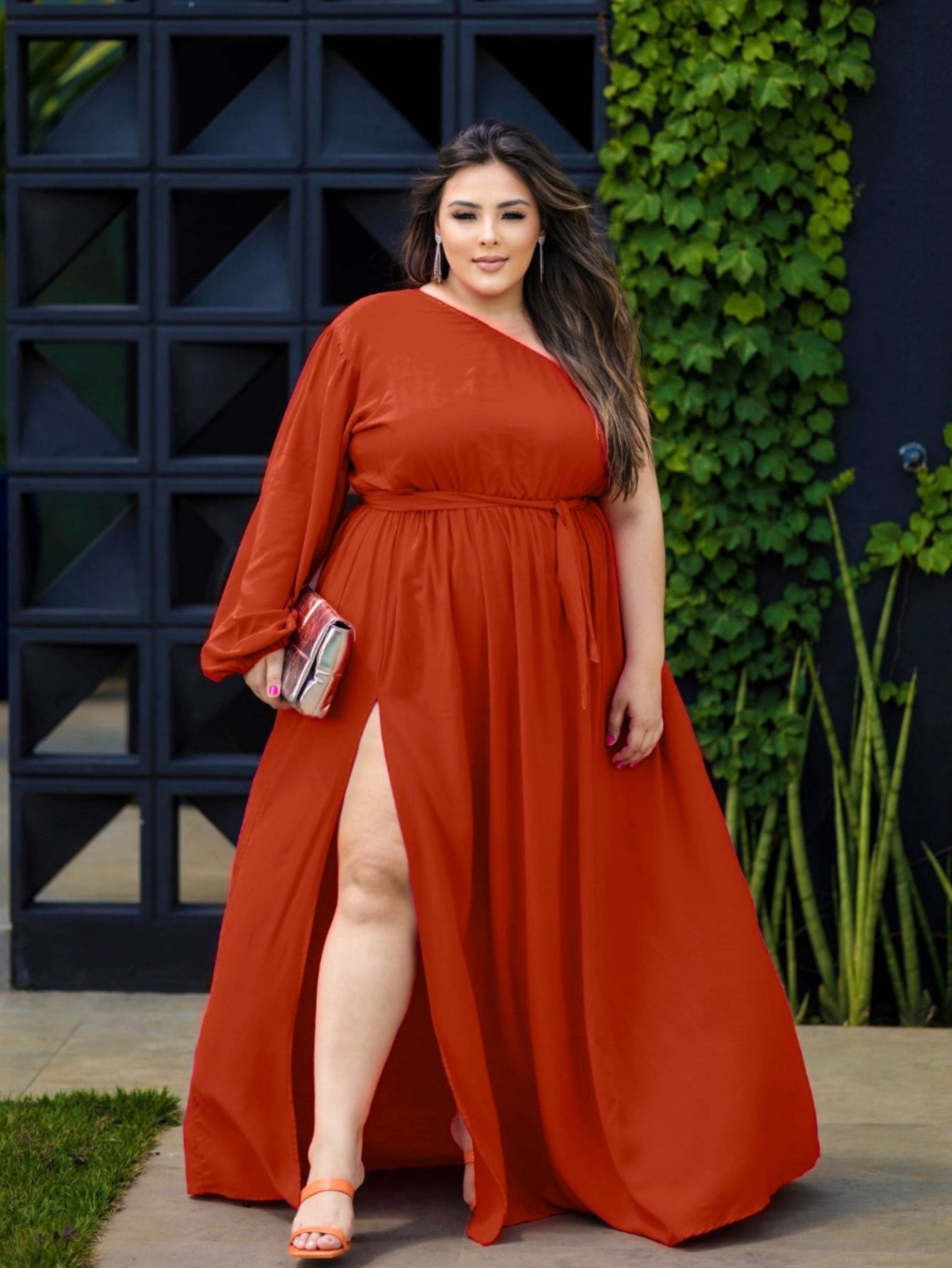 Vestido Plus Size Longo Manga Única Longa Festa com fenda lateral e ...