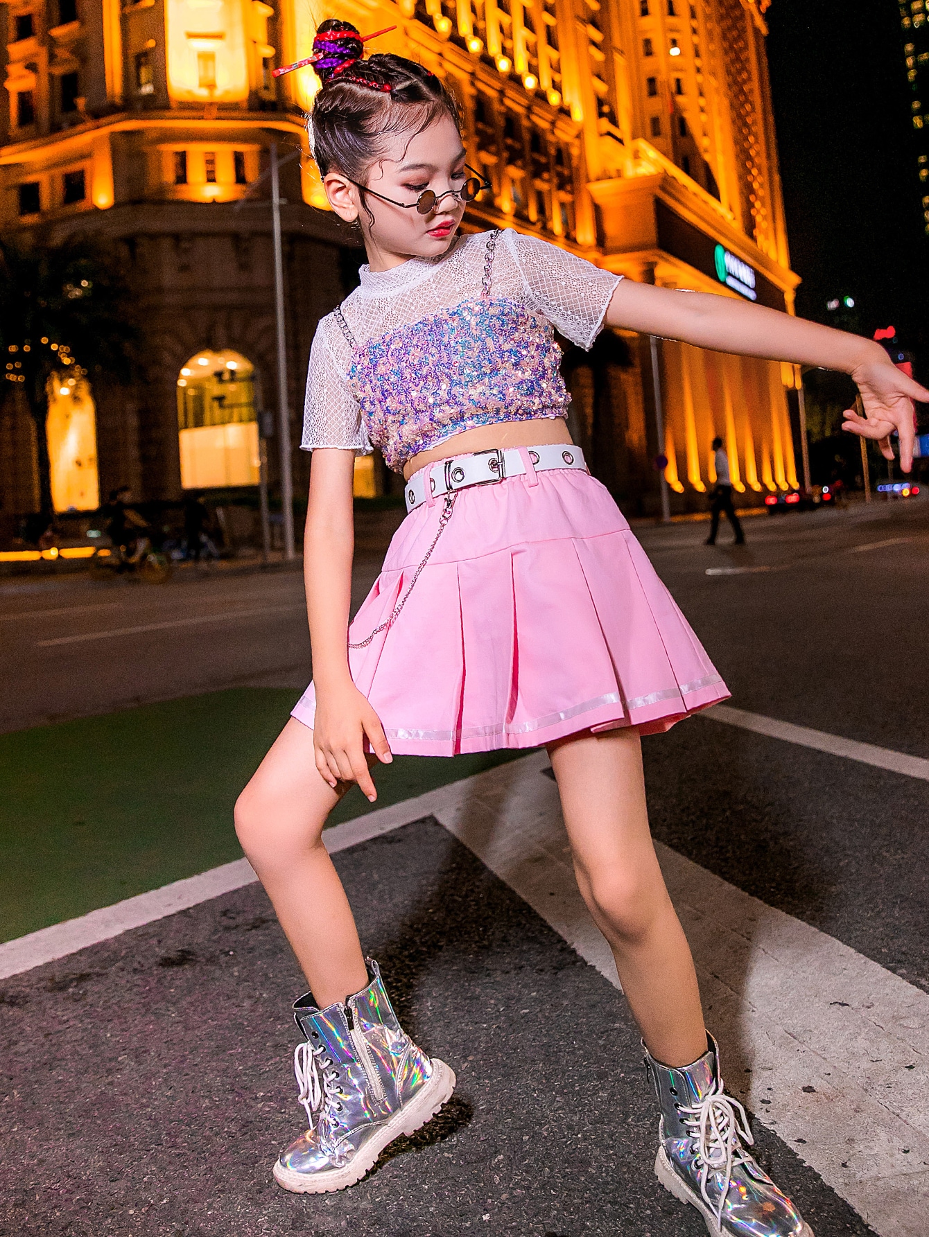 Chica preadolescente con lentejuelas Top de tirantes & transparente Top ...