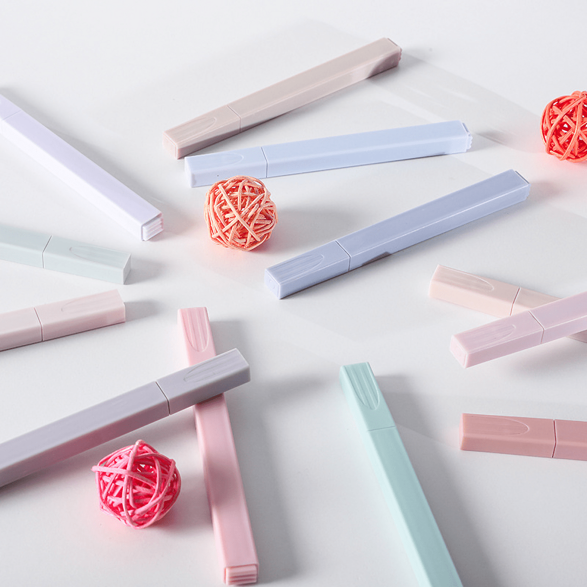 12 different random colors Soft-tipped Light-colored Highlighter Marker ...